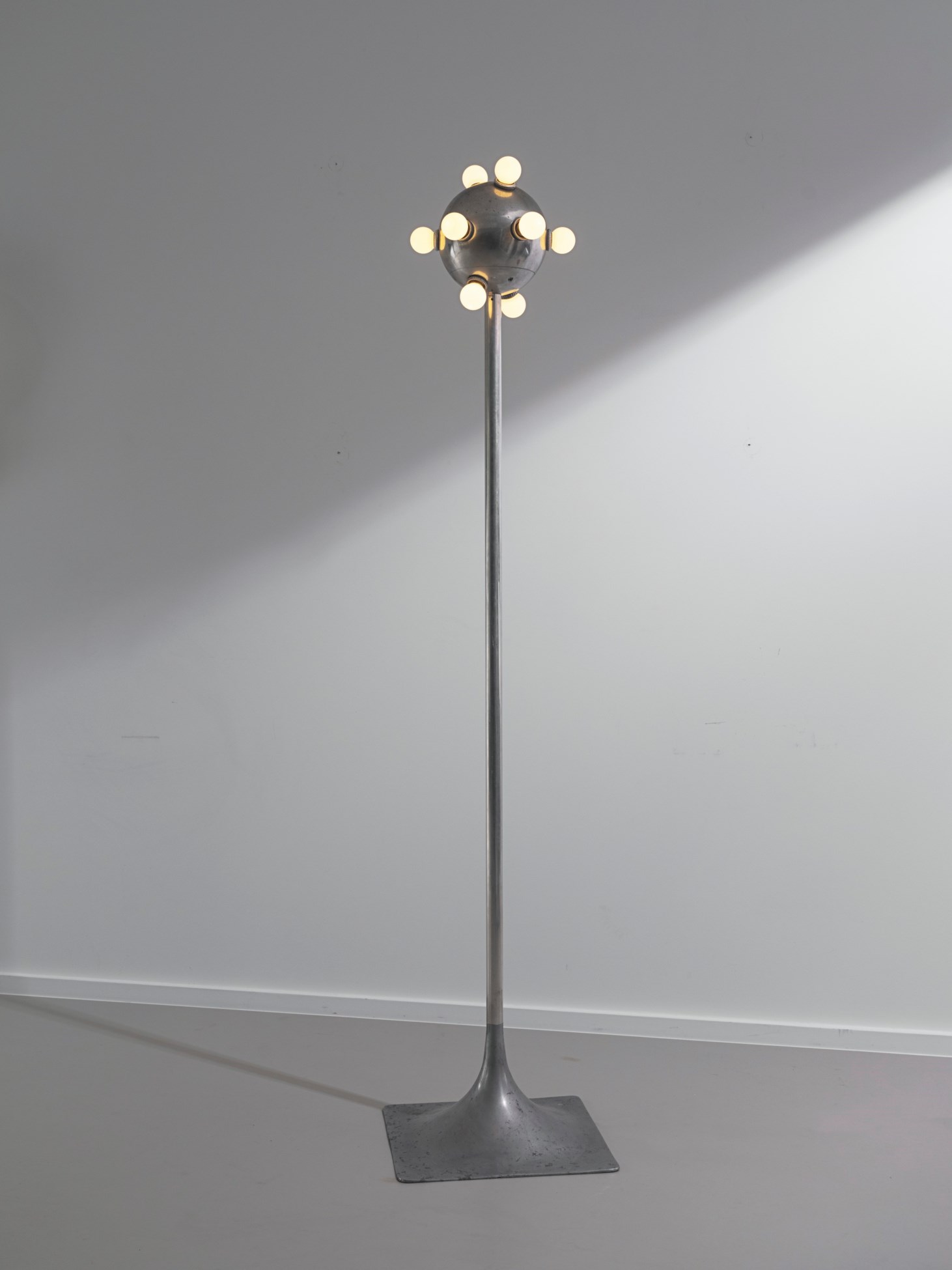 ROGER TALLON (1929-2011), Lampadaire soleil 'Module 400', le modèle ...