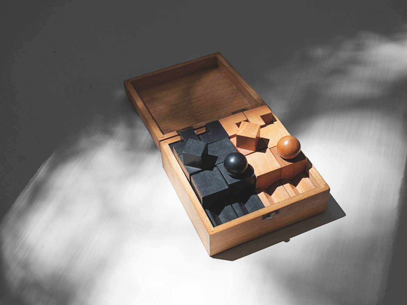 JOSEF HARTWIG (1880-1955), JEU D'ÉCHECS ET SA BOÎTE, RÉALISÉS PAR L ...