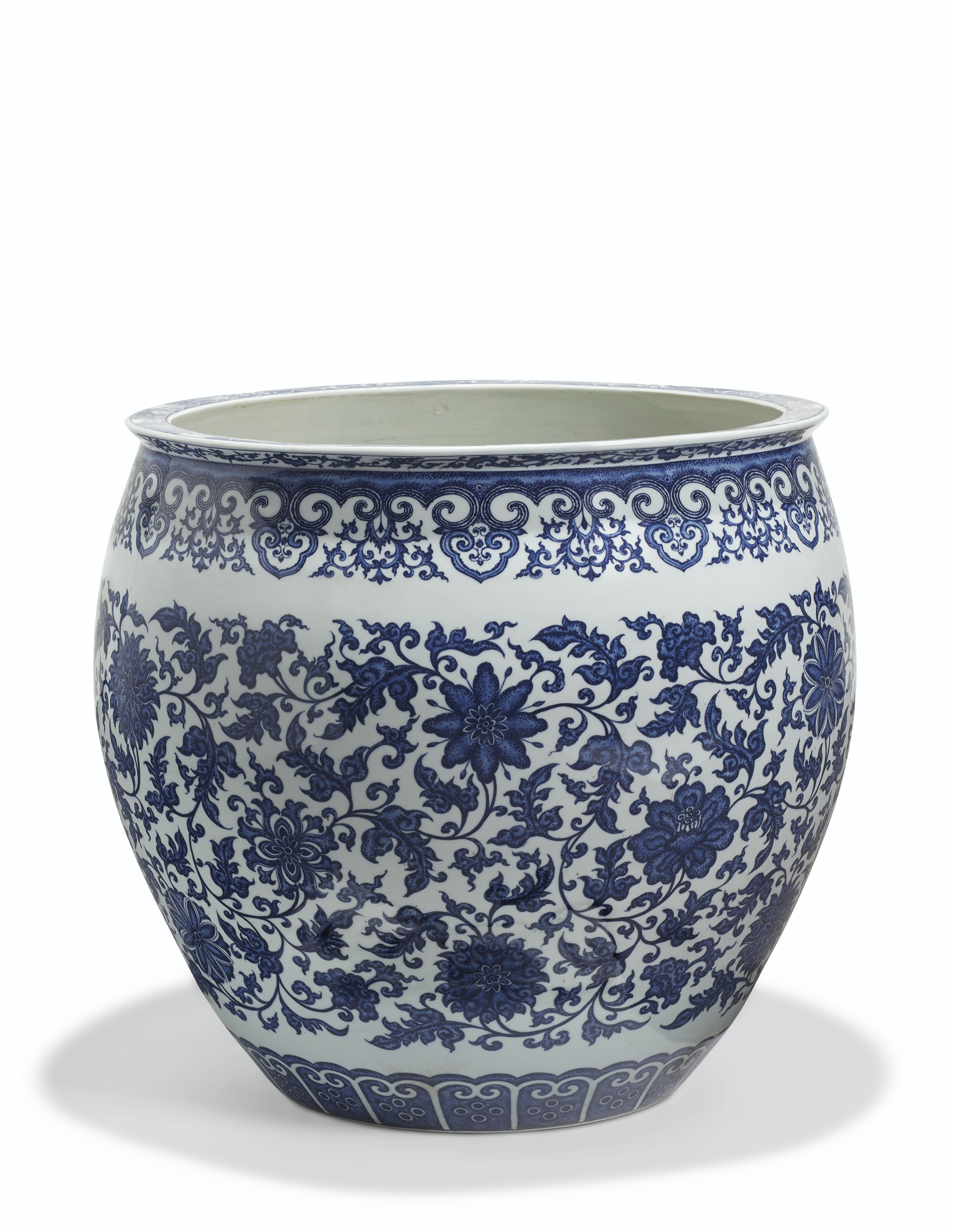 A LARGE BLUE AND WHITE BASIN, CHINA | Christie’s