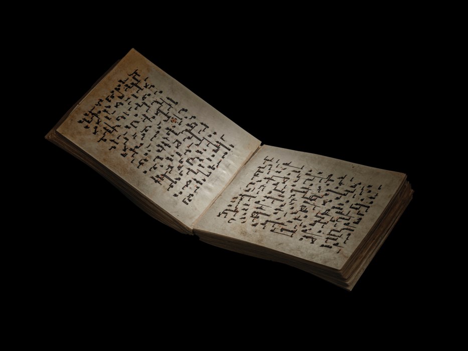 A KUFIC QUR'AN SECTION, NEAR EAST OR NORTH AFRICA, 8TH/9TH CENTURY ...