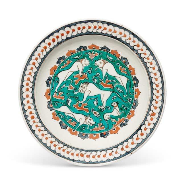 AN IZNIK POTTERY DISH, OTTOMAN TURKEY, CIRCA 1590 | Christie's