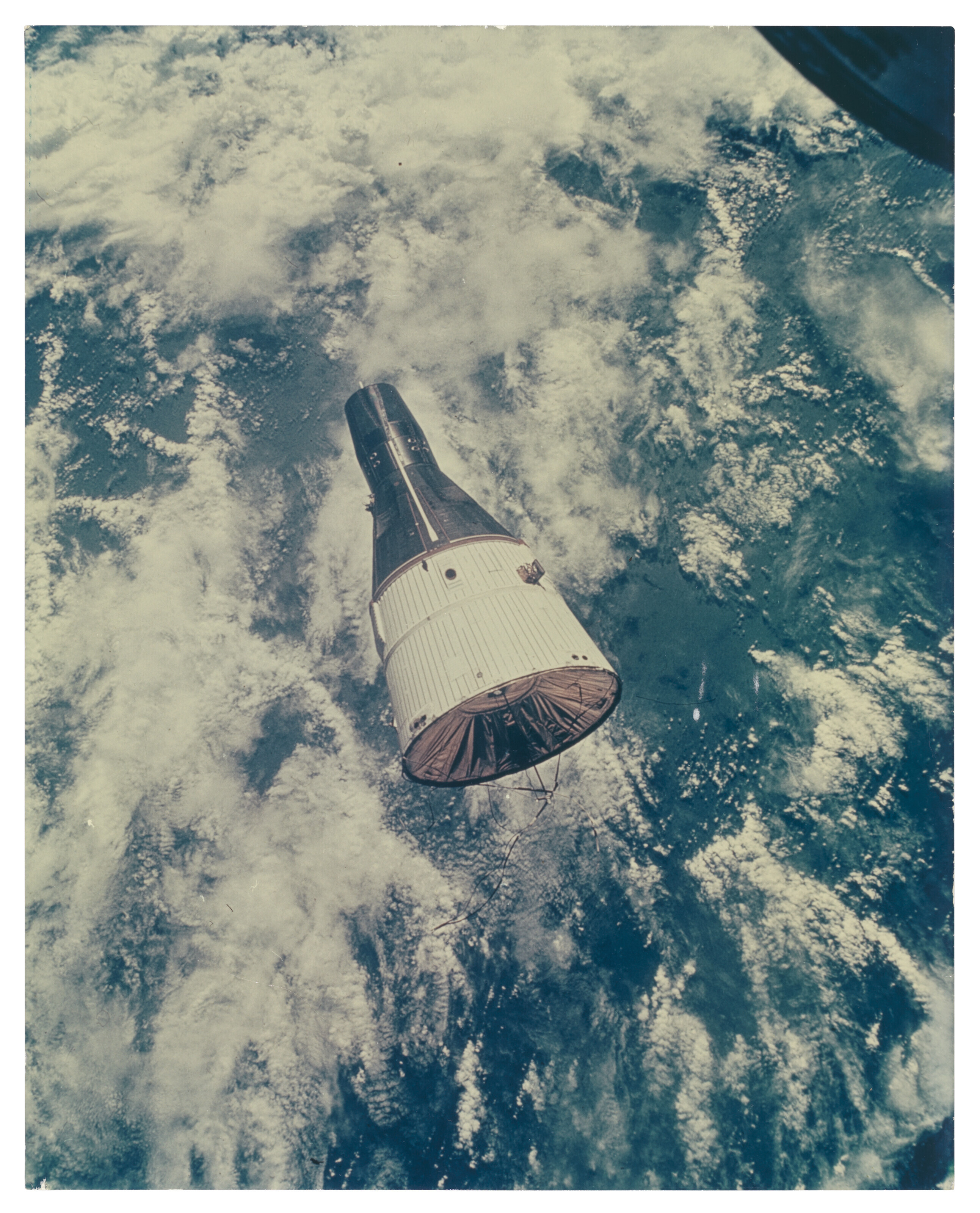 [LARGE FORMAT] GEMINI VII SPACECRAFT DURING RENDEZVOUS, DECEMBER 15-16 ...