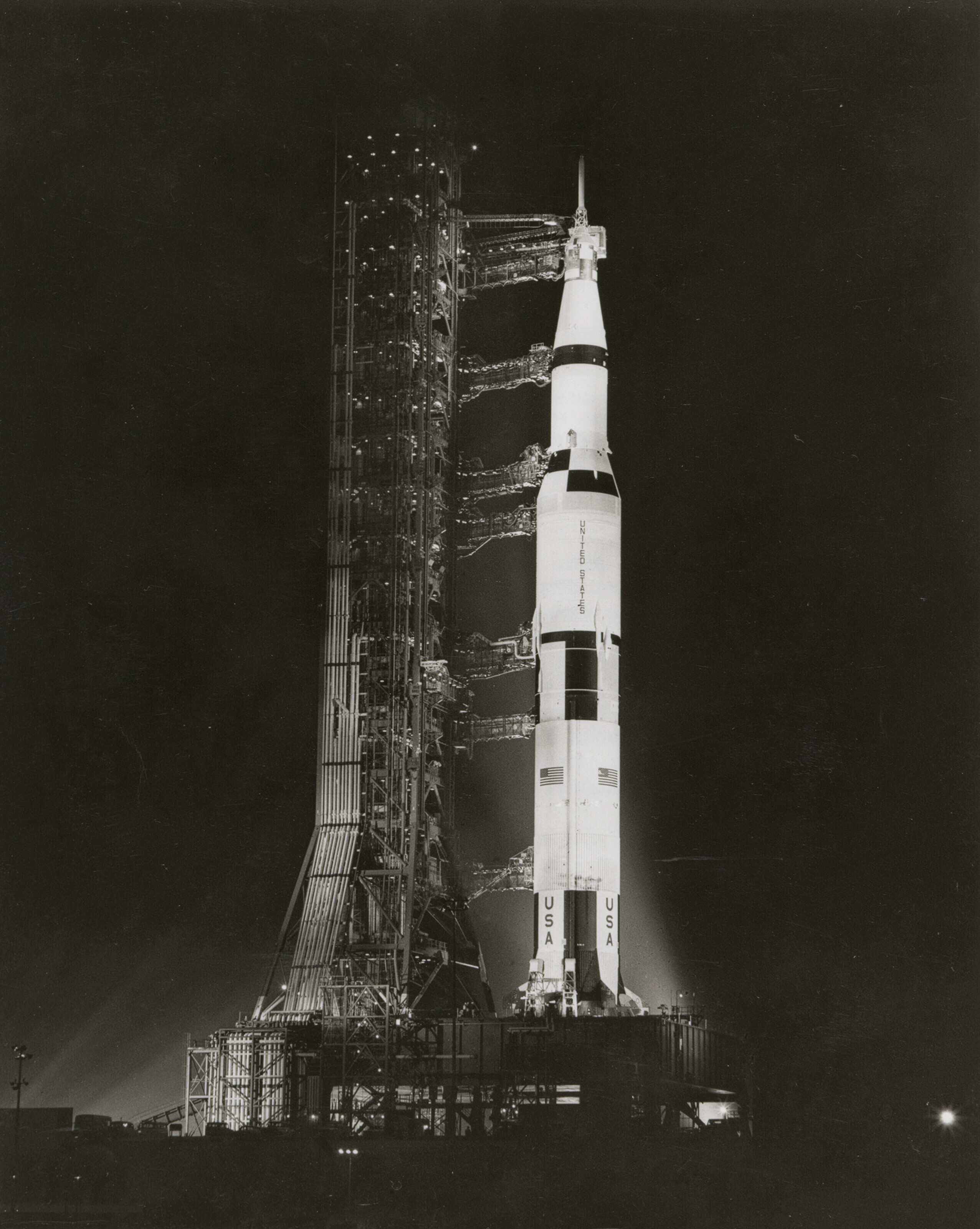 SEARCHLIGHTS ILLUMINATING SATURN V AT NIGHT, DECEMBER 21, 1968, NASA ...