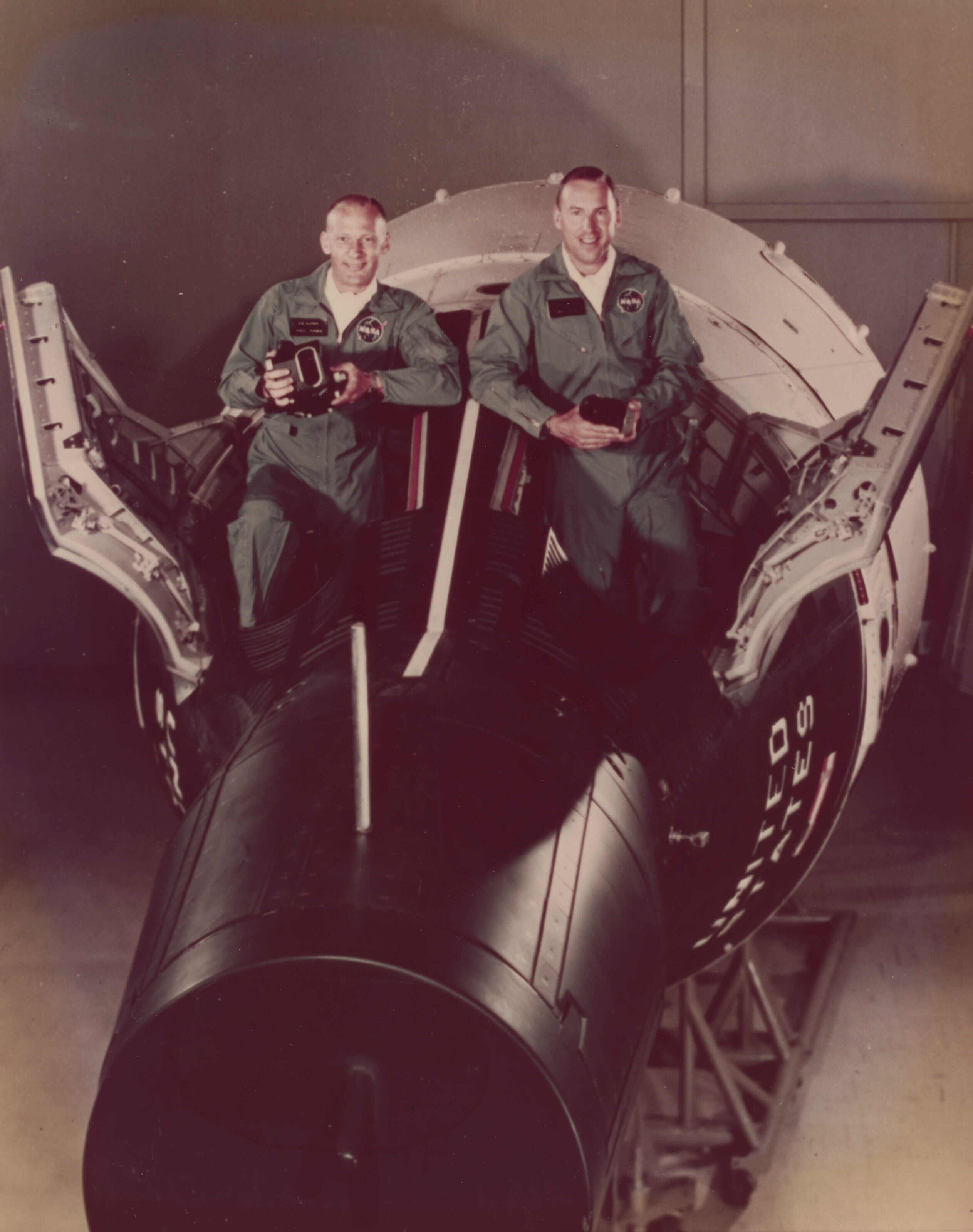 JAMES LOVELL AND EDWIN ALDRIN POSE WITH GEMINI XII REPLICA SPACECRAFT ...