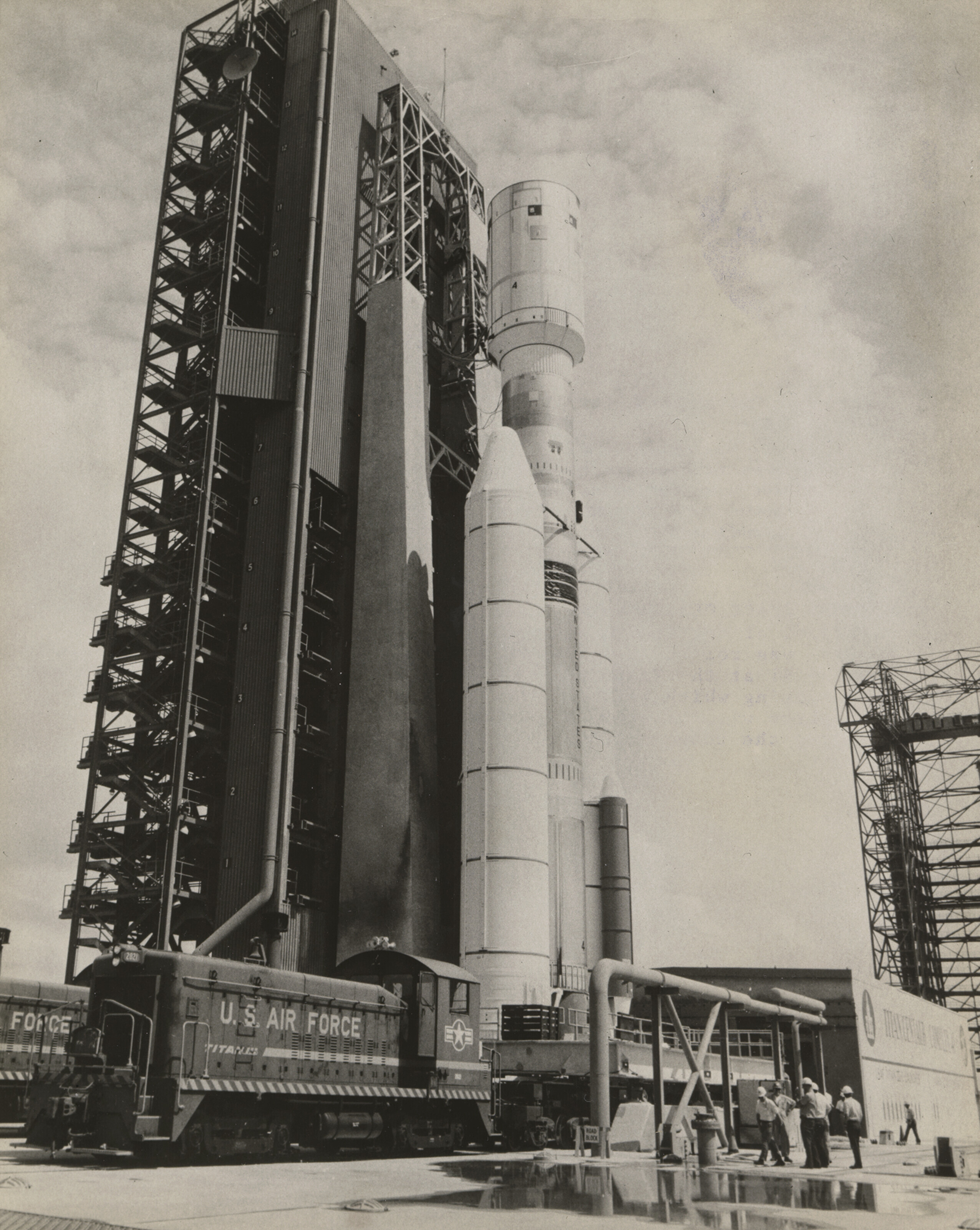TITAN/CENTAUR-4 ON LAUNCH COMPLEX 41, JUNE 2, 1975, NASA [TITAN IV ...