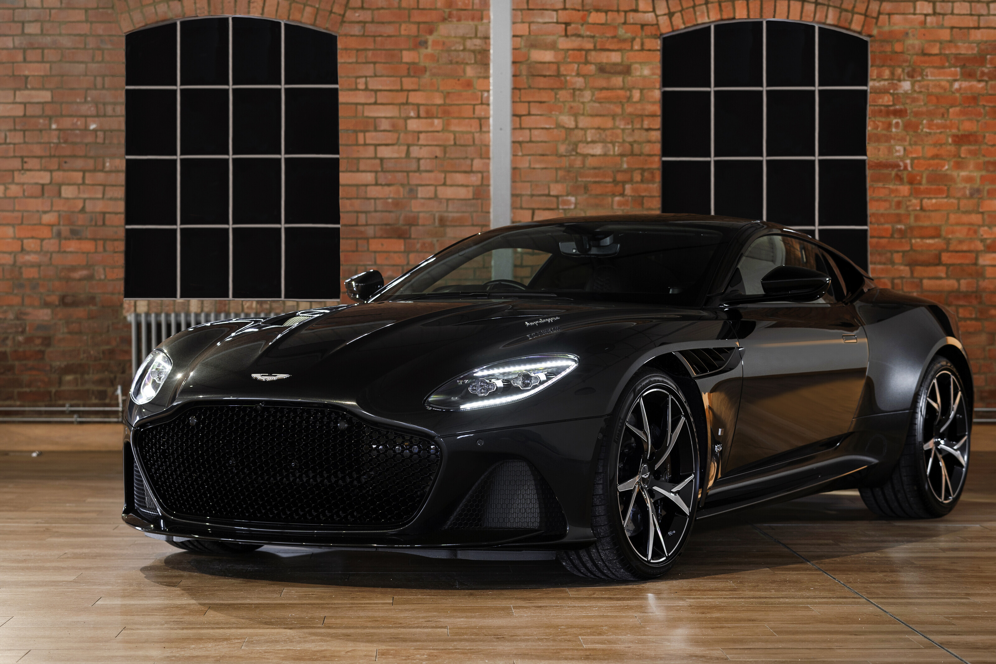 Aston Martin Dbs James Bond