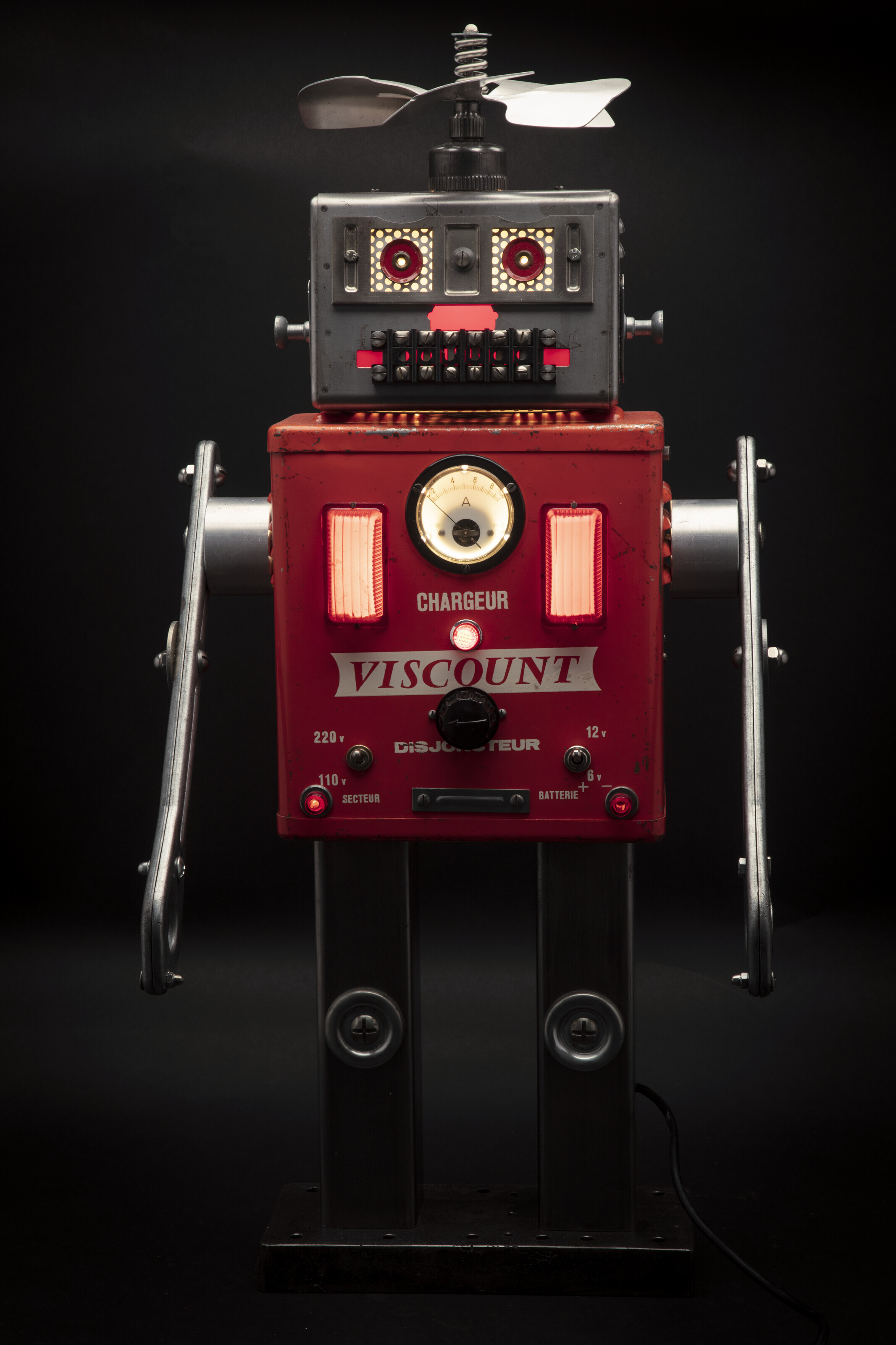 +BRAUER, ELVIS, A UNIQUE UPCYCLED RETRO-FUTURISTIC LUMINOUS ROBOT ...