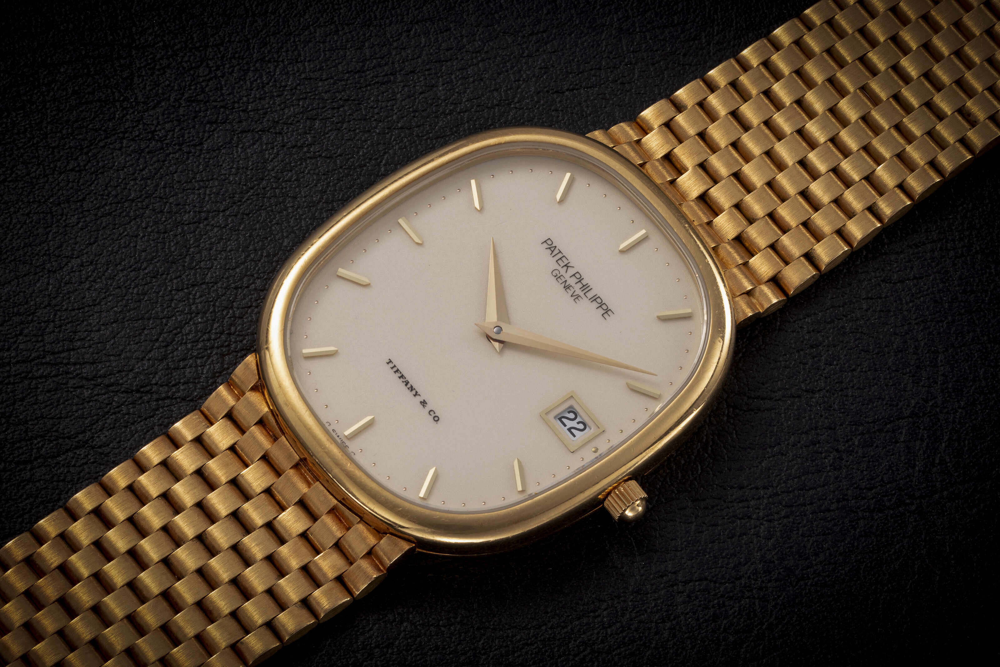 PATEK PHILIPPE, ELLIPSE ‘JUMBO’ REF. 3747/1, A GOLD QUARTZ WRISTWATCH ...