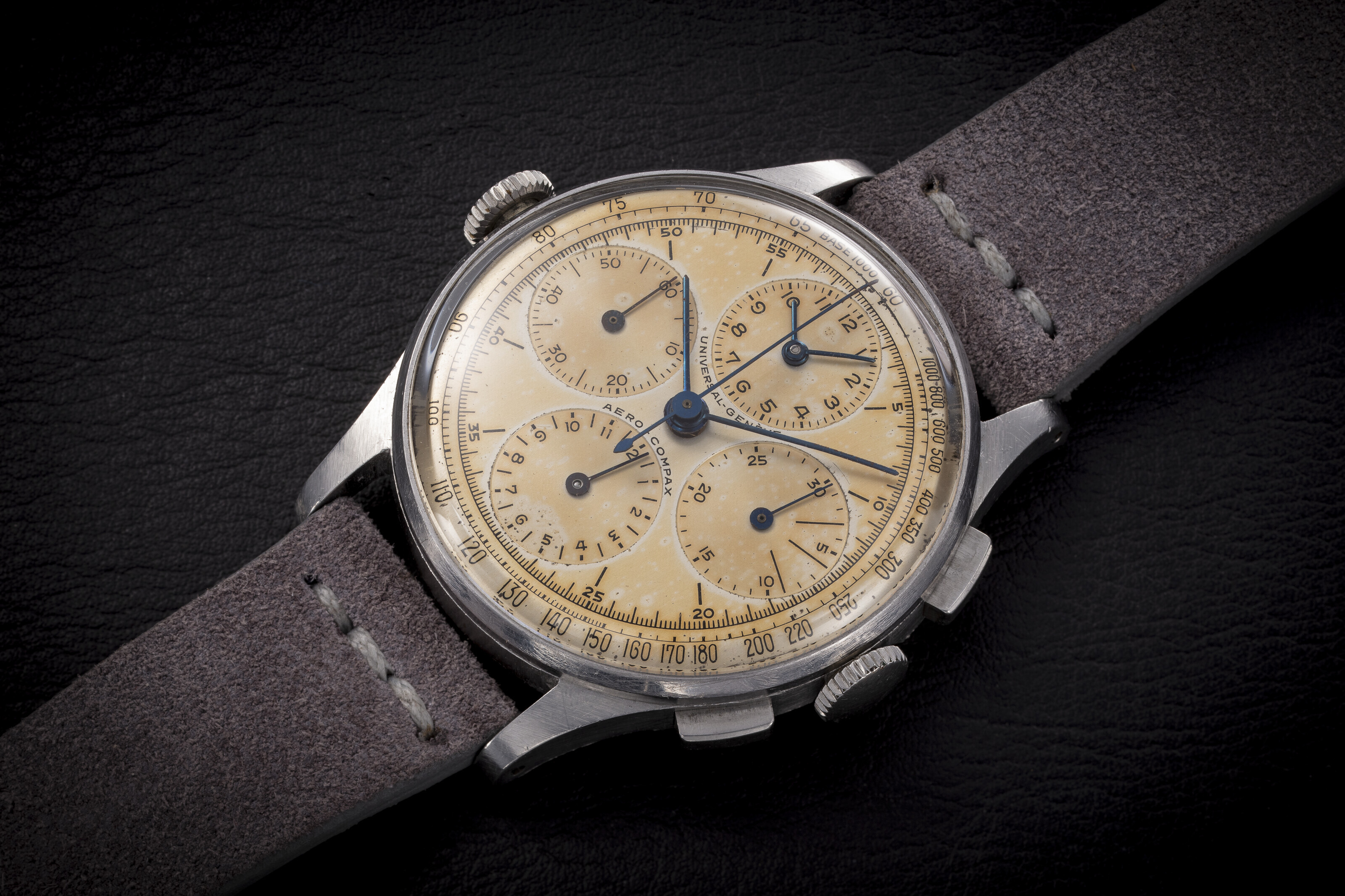 UNIVERSAL GENEVE, AERO-COMPAX REF. 22477, AN ATTRACTIVE STEEL ...