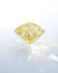 THE RED CROSS DIAMONDA SUPERB COLOURED DIAMOND | Christie's