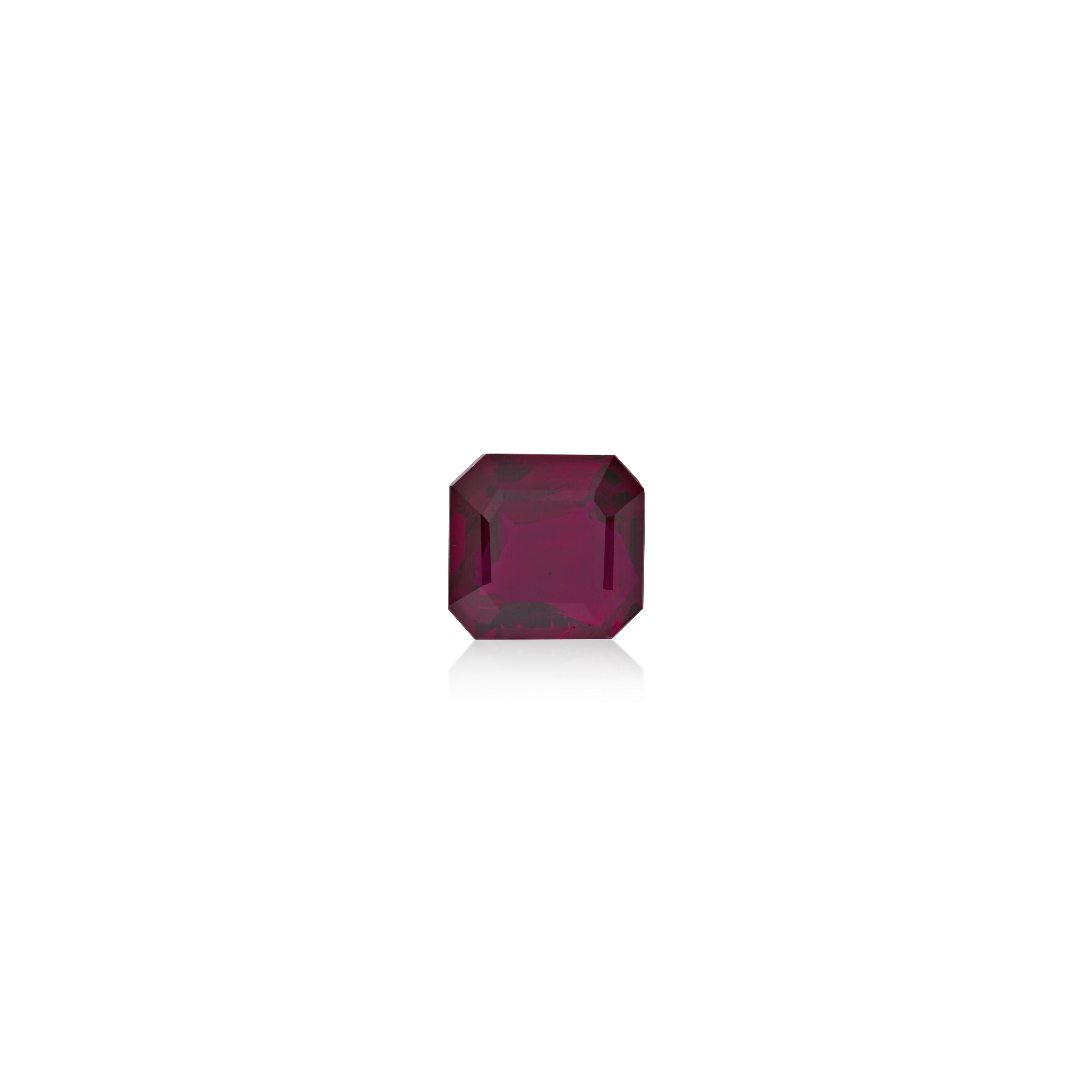 UNMOUNTED RUBY, SSEF 5.034 carats, Siam, indications of heating ...