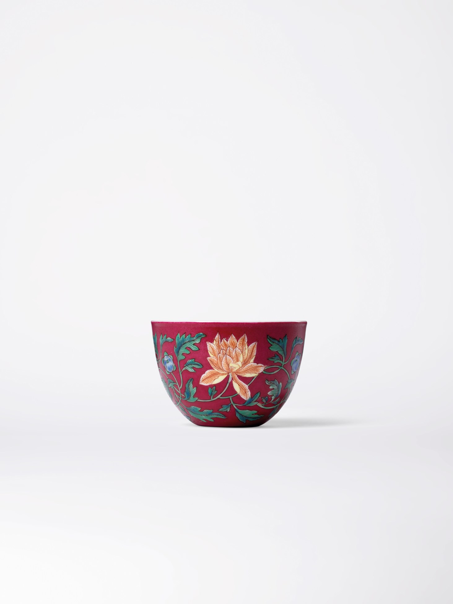 AN EXQUISITE IMPERIAL RUBY RED-GROUND FALANGCAI ‘INDIAN LOTUS’ WINE CUP ...