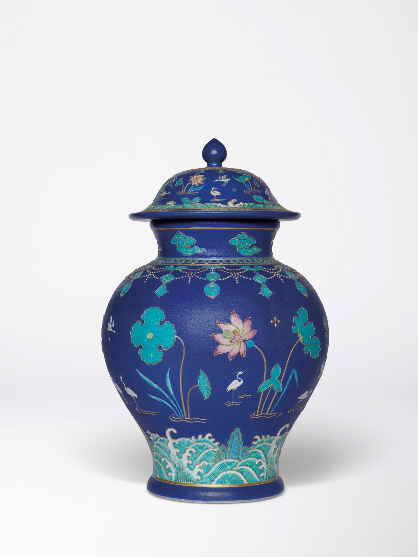 A MAGNIFICENT AND RARE FAMILLE ROSE FAHUA-STYLE JAR AND COVER, QIANLONG ...