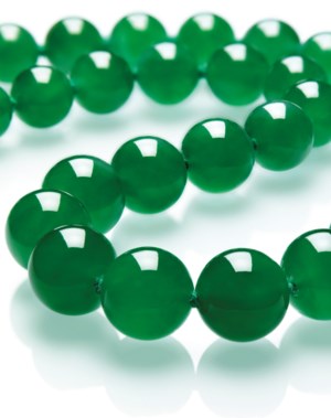 AN EXCEPTIONAL JADEITE BEAD NECKLACE | Christie's
