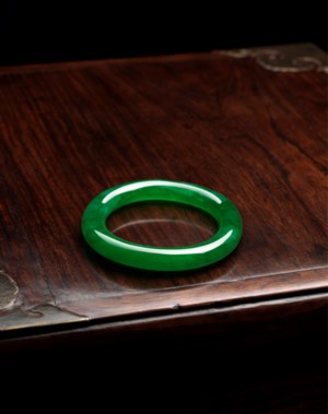 SUPERB JADEITE BANGLE | Christie's