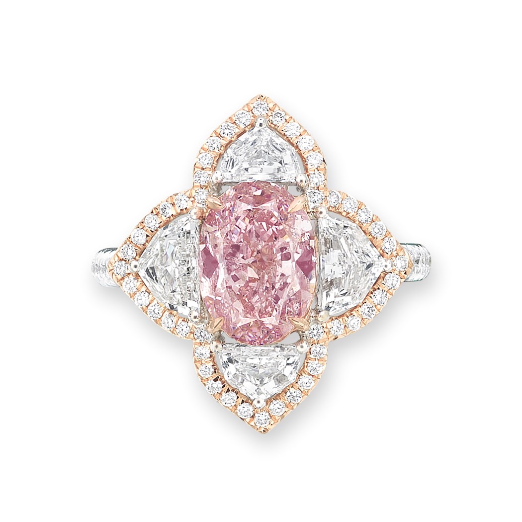 IMPORTANT COLOURED DIAMOND AND DIAMOND RING | Christie's