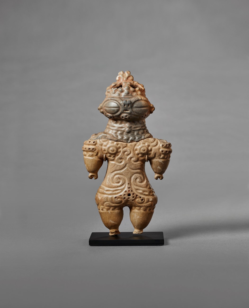 AN EARTHENWARE SCULPTURE OF A WOMAN (SHAKOKI DOGU), LATE JOMON PERIOD ...