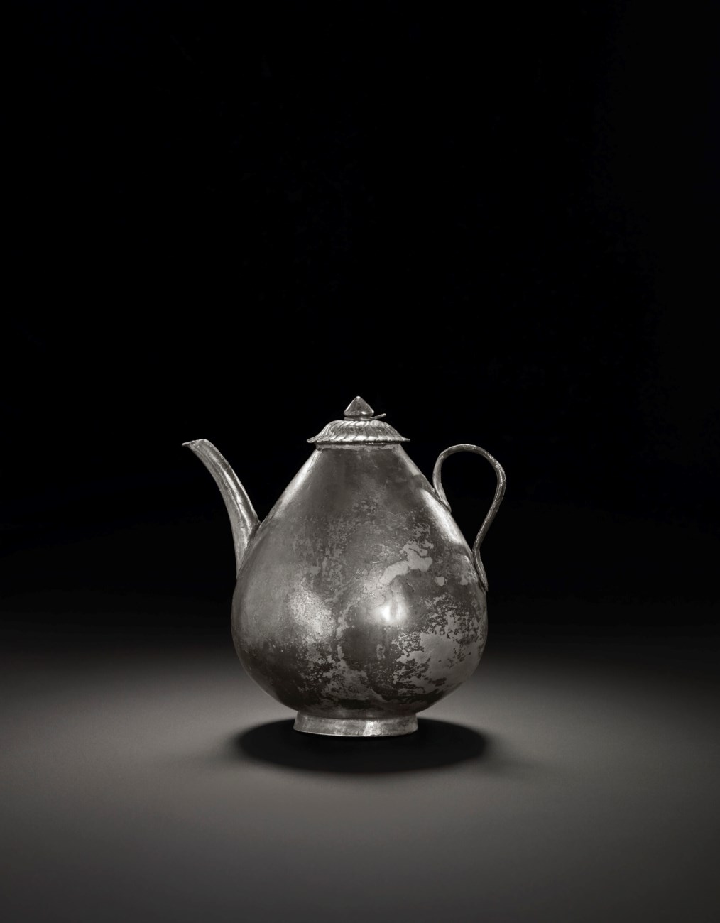A RARE SILVER EWER AND COVER, SONG-YUAN DYNASTY (AD 960-1368) | Christie's