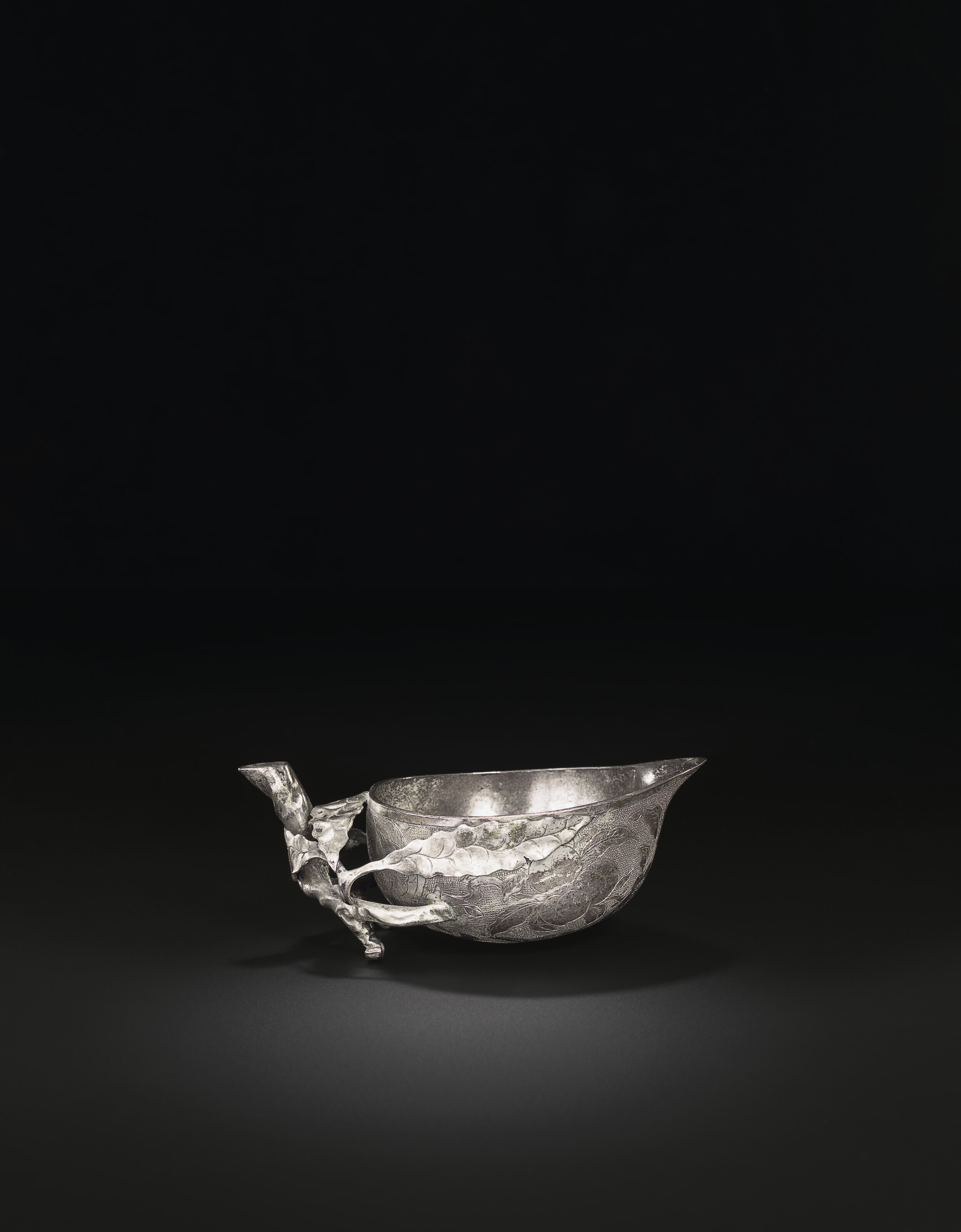 A BRONZE RITUAL FOOD VESSEL, GUI, EARLY WESTERN ZHOU DYNASTY, 11TH-10TH ...