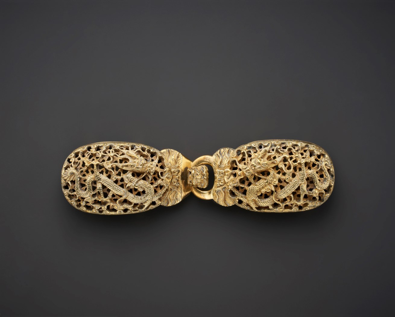 A RETICULATED GILT-BRONZE TWO-PART BELT BUCKLE, LATE MING-EARLY QING ...