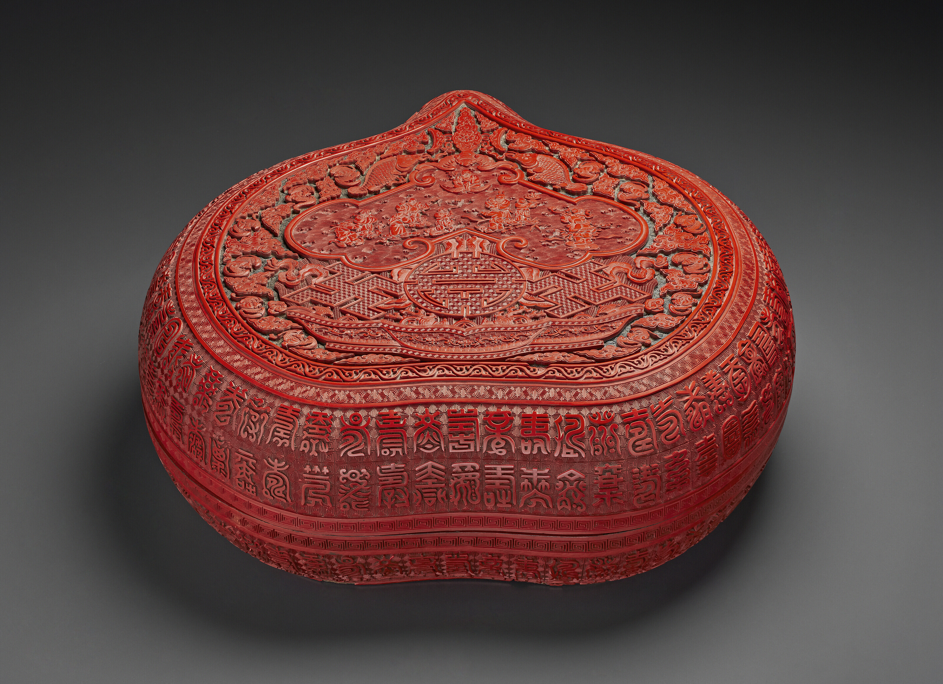 A RETICULATED GILT-BRONZE TWO-PART BELT BUCKLE, LATE MING-EARLY QING ...