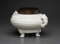 A DEHUA TRIPOD CENSER