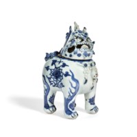A BLUE AND WHITE `LUDUAN’ CENSER AND COVER, WANLI PERIOD (1573-1619 ...