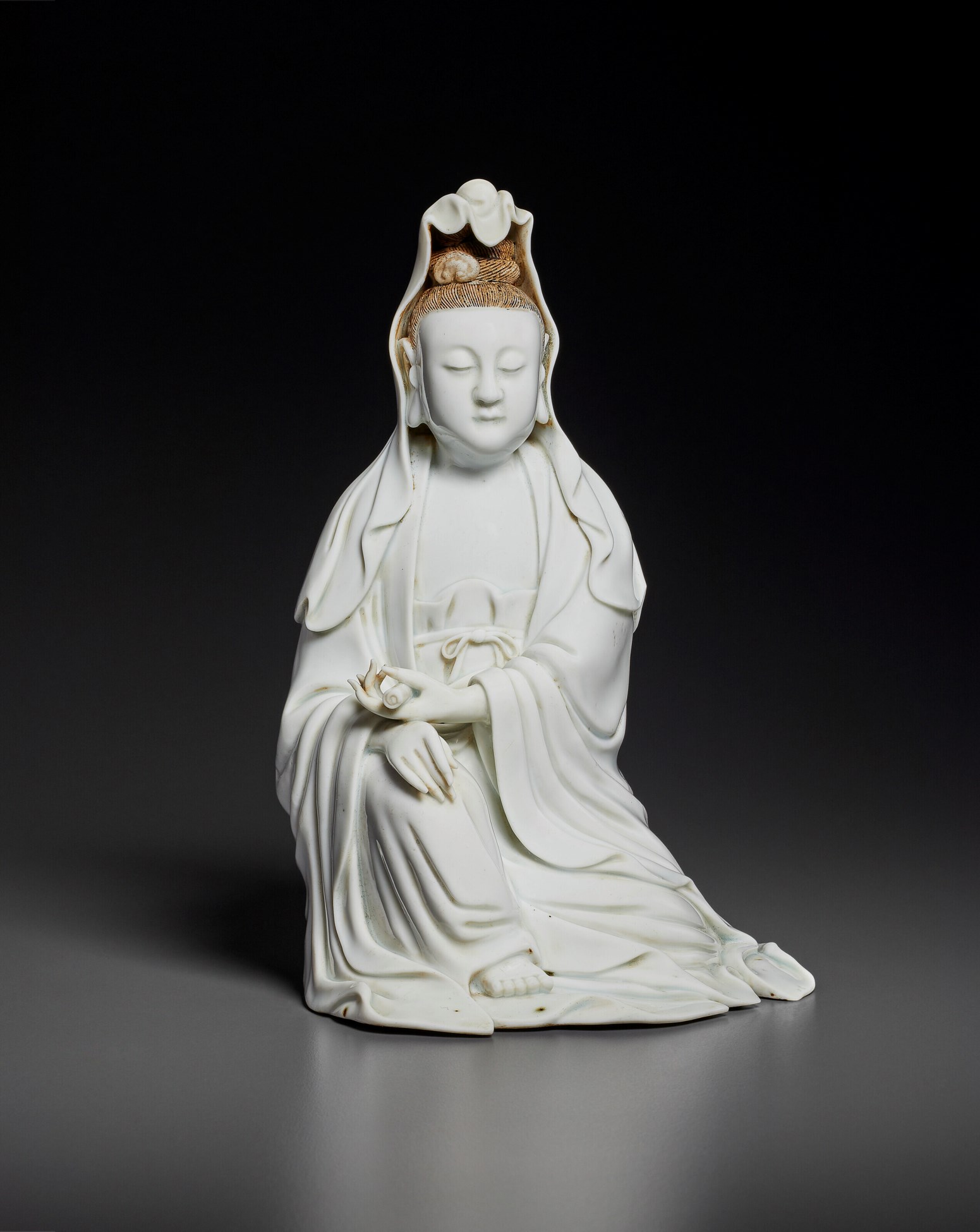 清乾隆 白釉持經觀音, QIANLONG PERIOD (1736-1795) | Christie's