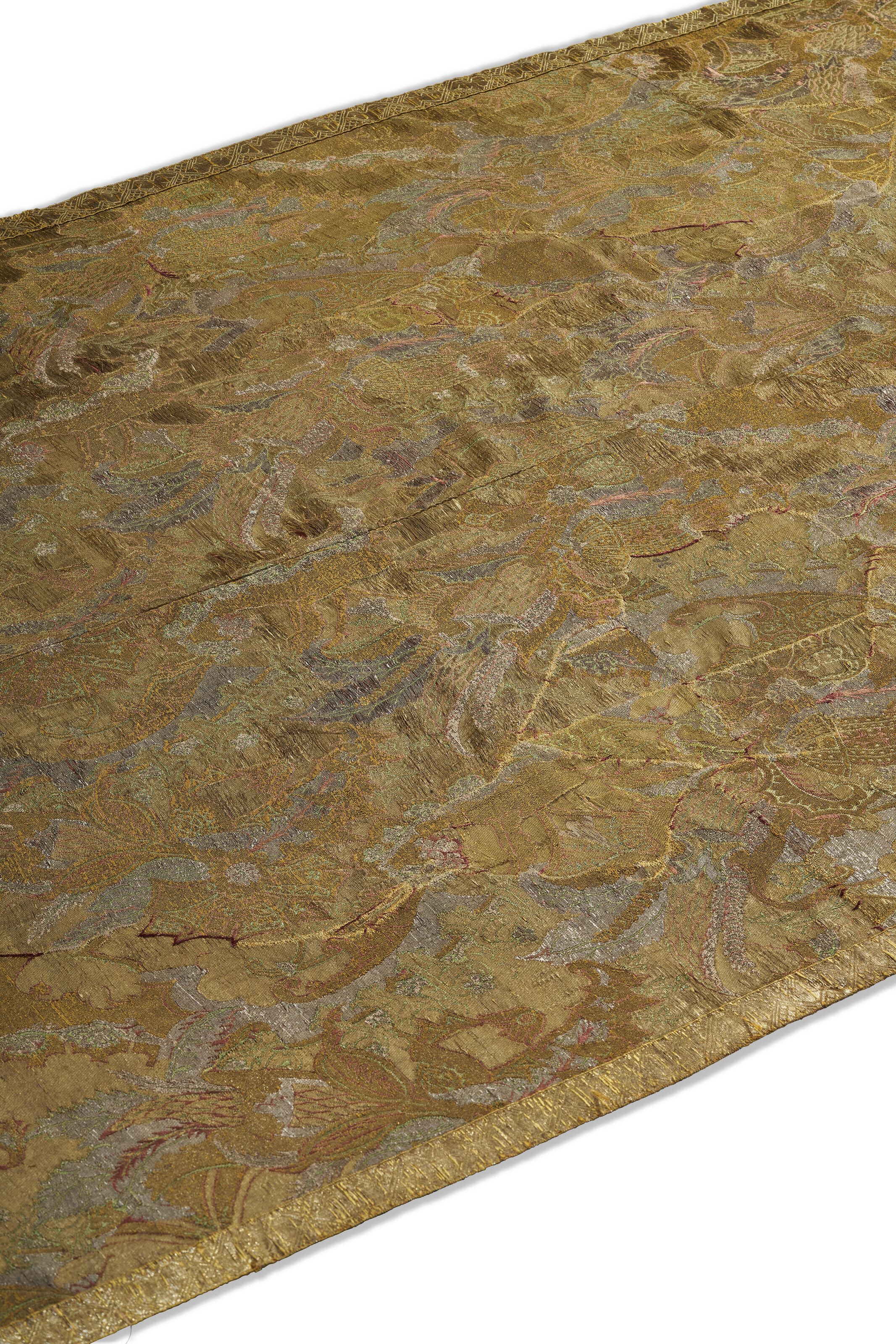 A FRENCH OR ITALIAN 'BIZARRE' SILK BROCADE COVERLET, CIRCA 1710 ...