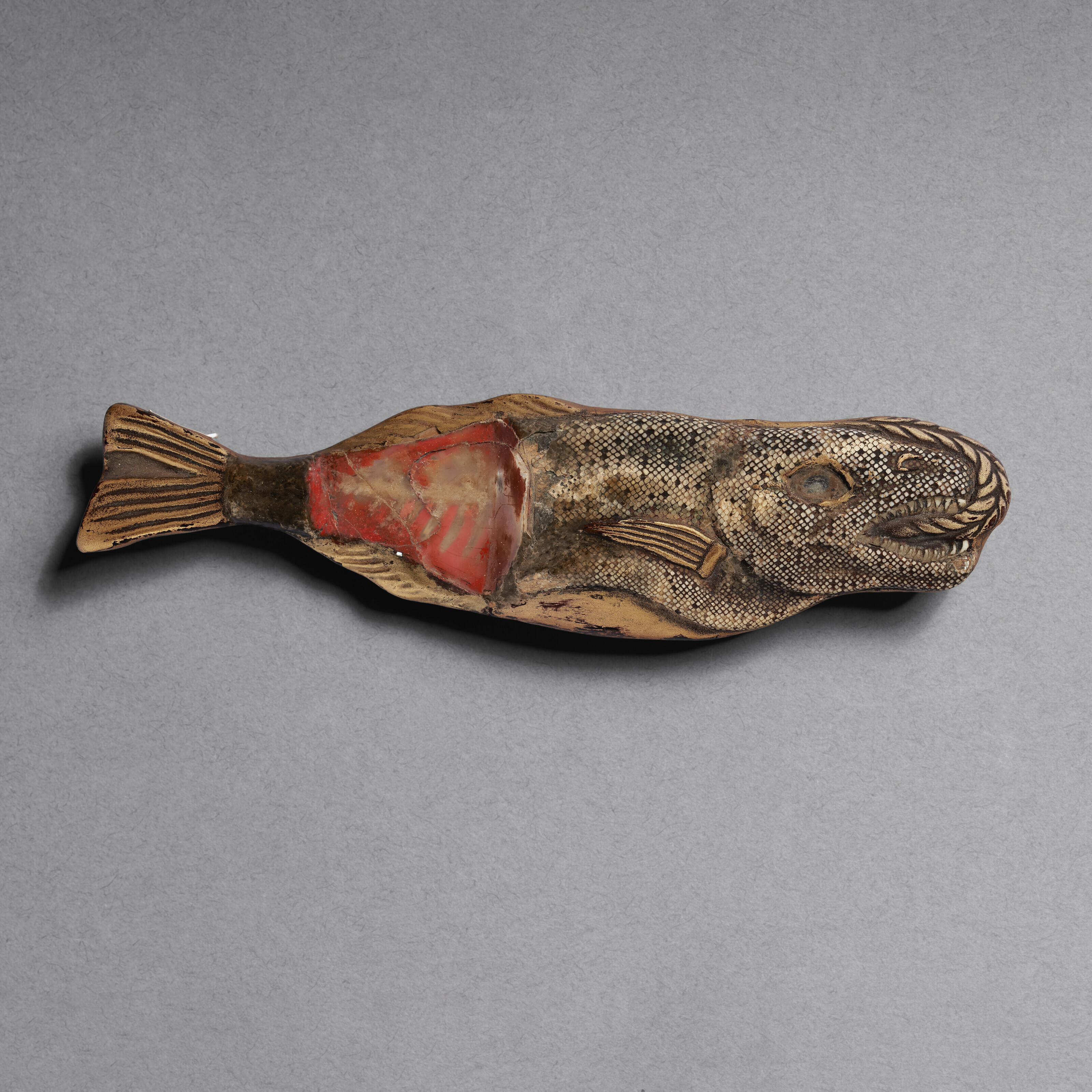 A LACQUER SCULPTURE (NETSUKE) OF A DESSICATED FISH, EDO PERIOD (18TH ...