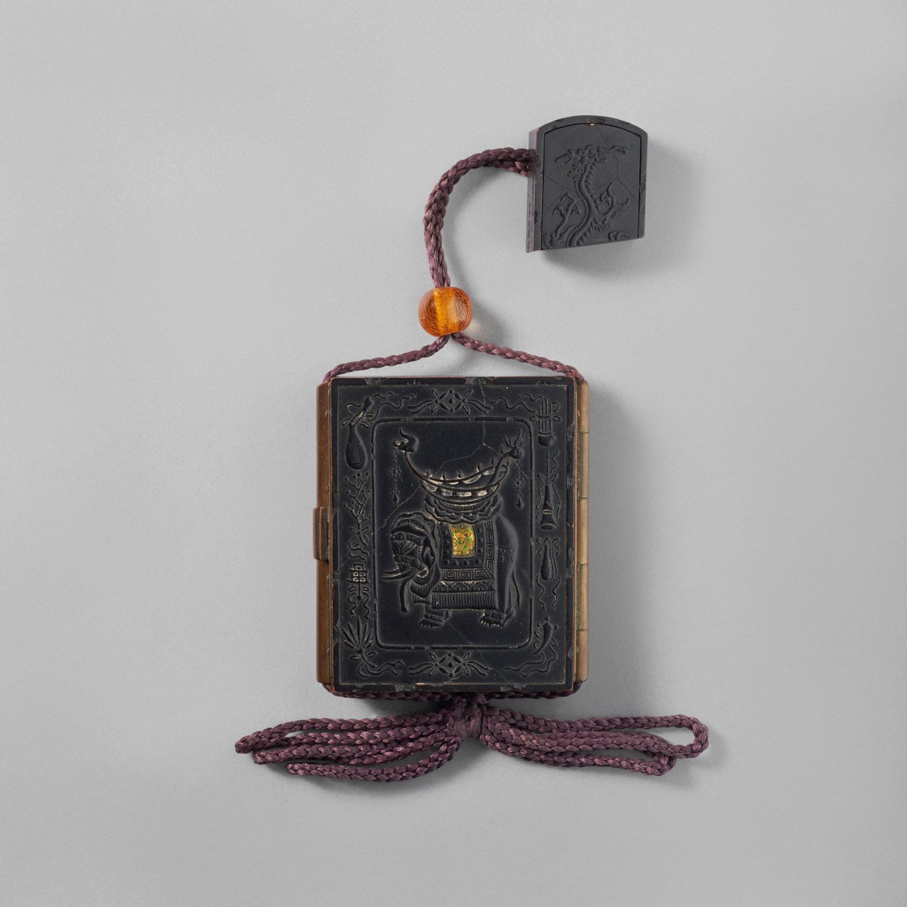 A VERY RARE LACQUER INRO-STYLE BOX AND NETSUKE, EDO PERIOD (18TH ...