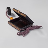 A VERY RARE LACQUER INRO-STYLE BOX AND NETSUKE, EDO PERIOD (18TH ...