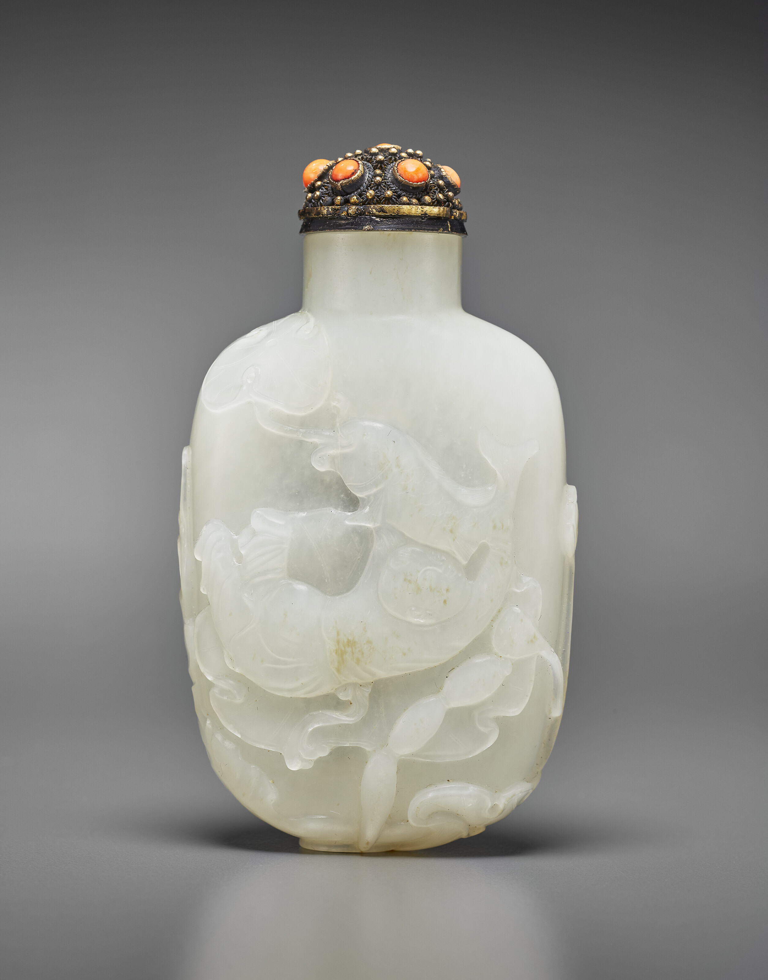 AN UNUSUAL JADEITE SNUFF BOTTLE, 1750-1850 | Christie's