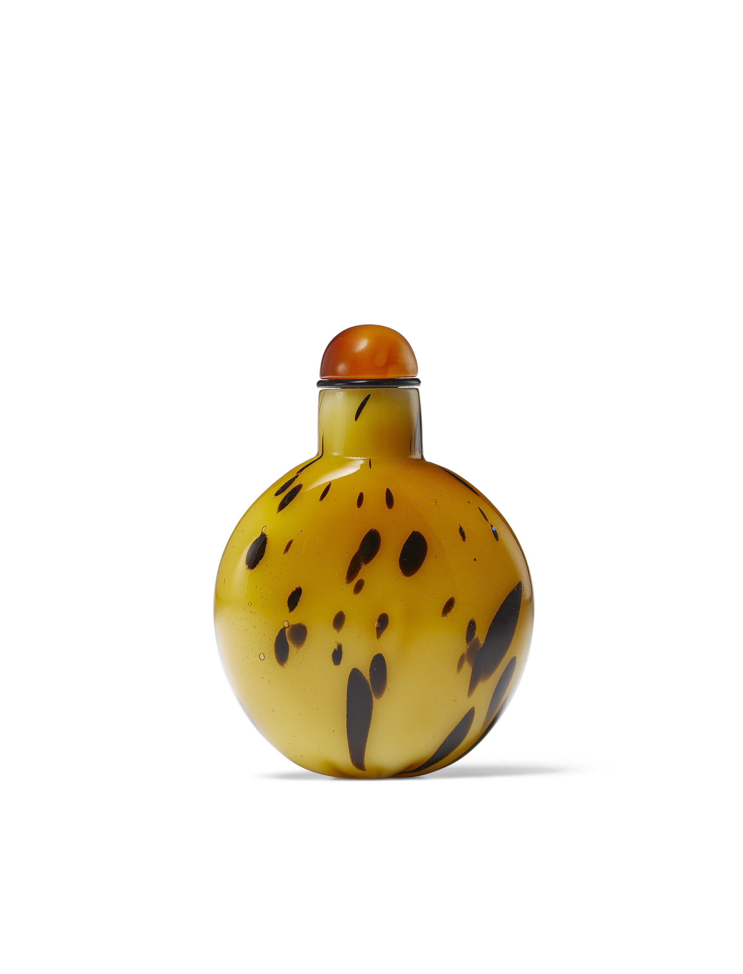 AN IMITATION TORTOISESHELL GLASS SNUFF BOTTLE, 1750-1830 | Christie’s