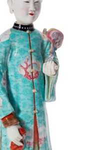 A LARGE PAIR OF CHINESE EXPORT PORCELAIN NODDING HEAD LADIES, QIANLONG ...