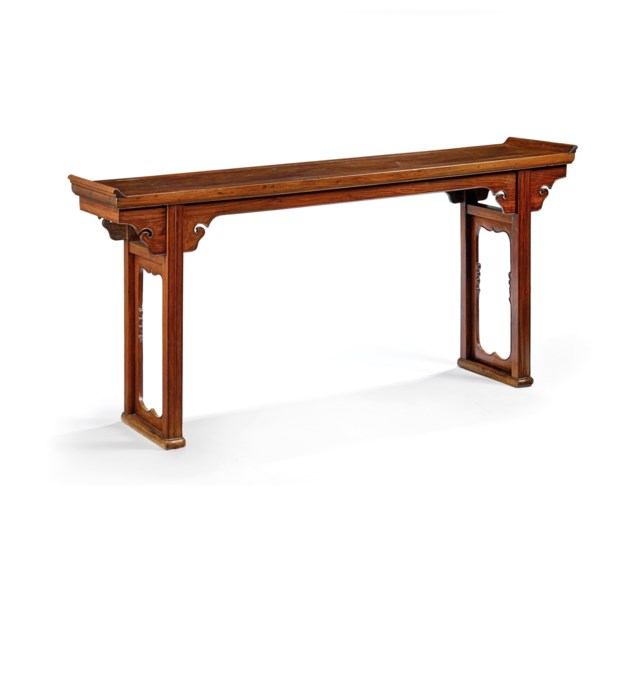 RARE TABLE D'AUTEL EN HUANGHUALI, QIAOTOU'AN