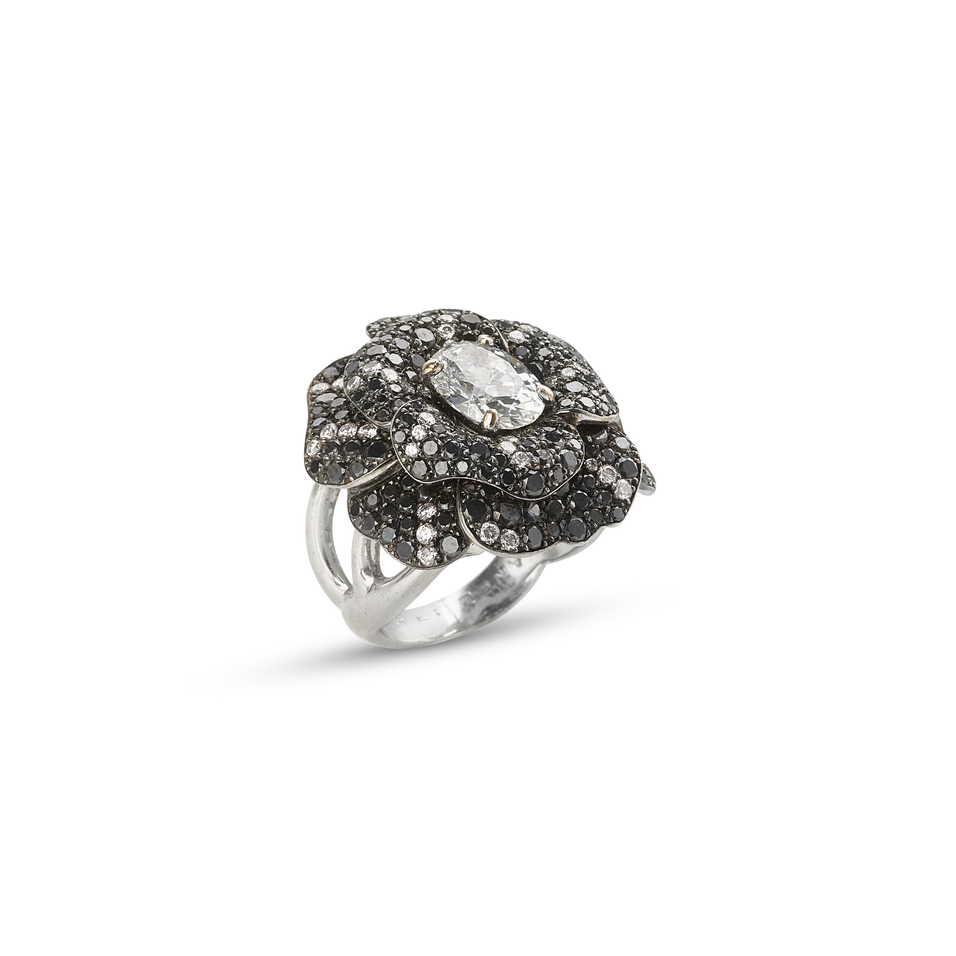 CHANEL BAGUE 'CAMÉLIA' DIAMANTS ET DIAMANTS DE COULEUR, | Christie’s