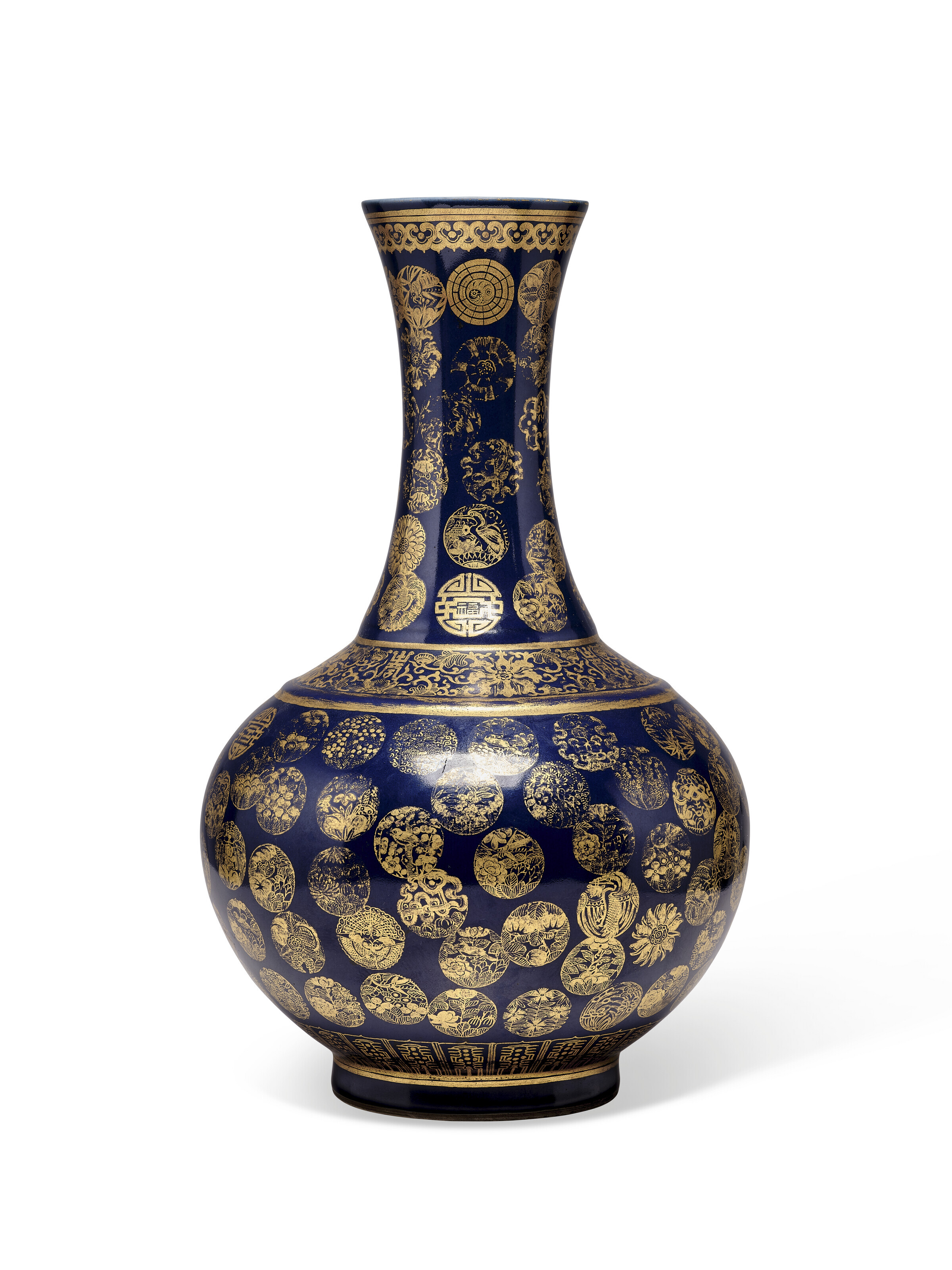 PETITE COUPE EN PORCELAINE ÉMAILLÉE RUBIS, CHINE, DYNASTIE QING, ÉPOQUE ...