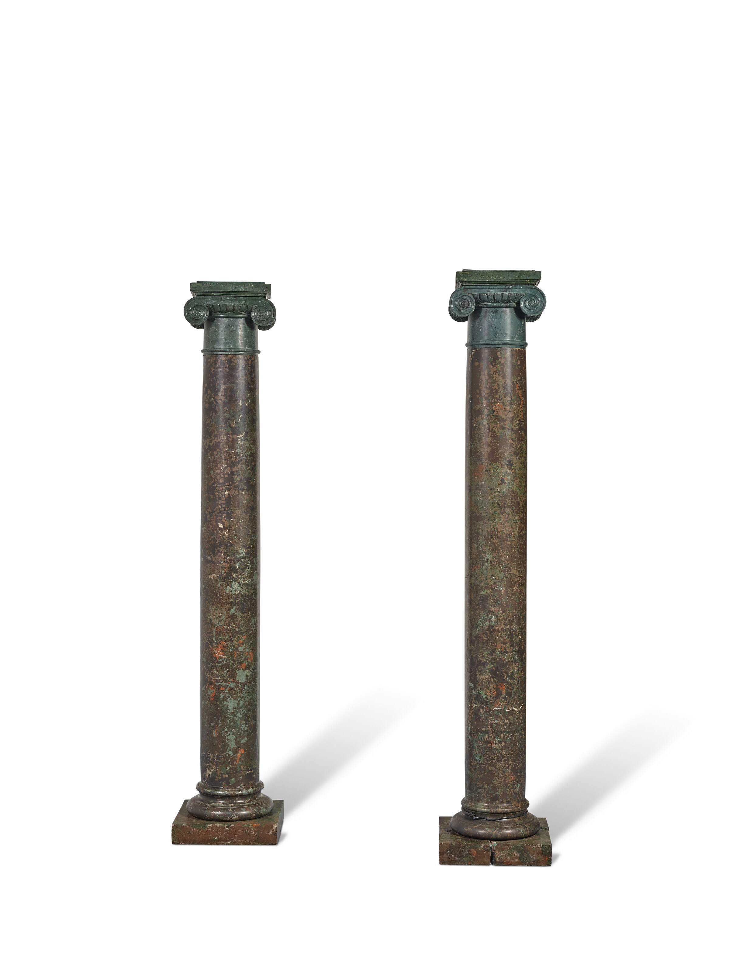 PAIRE DE COLONNES DE STYLE NEOCLASSIQUE, ITALIE, DEBUT DU XXe SIECLE ...