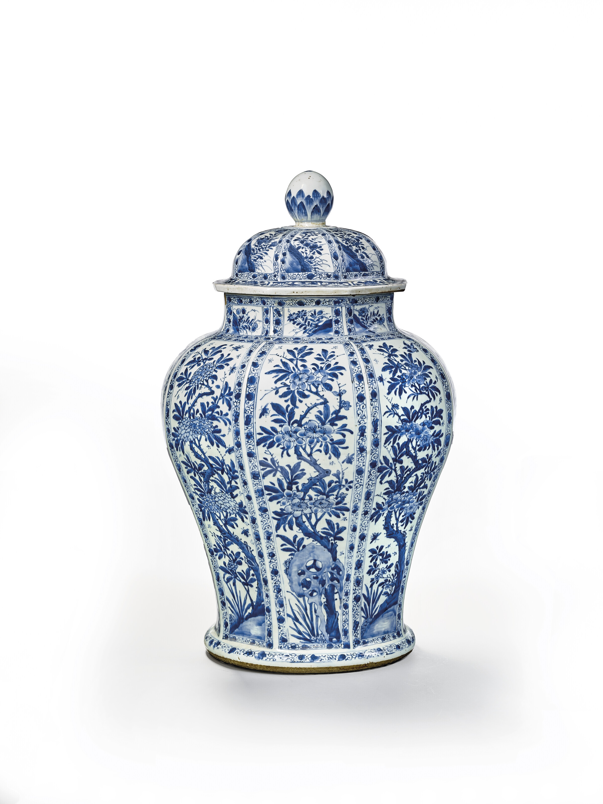 A LARGE BLUE AND WHITE BALUSTER VASE AND COVER, CHINA, QING DYNASTY ...