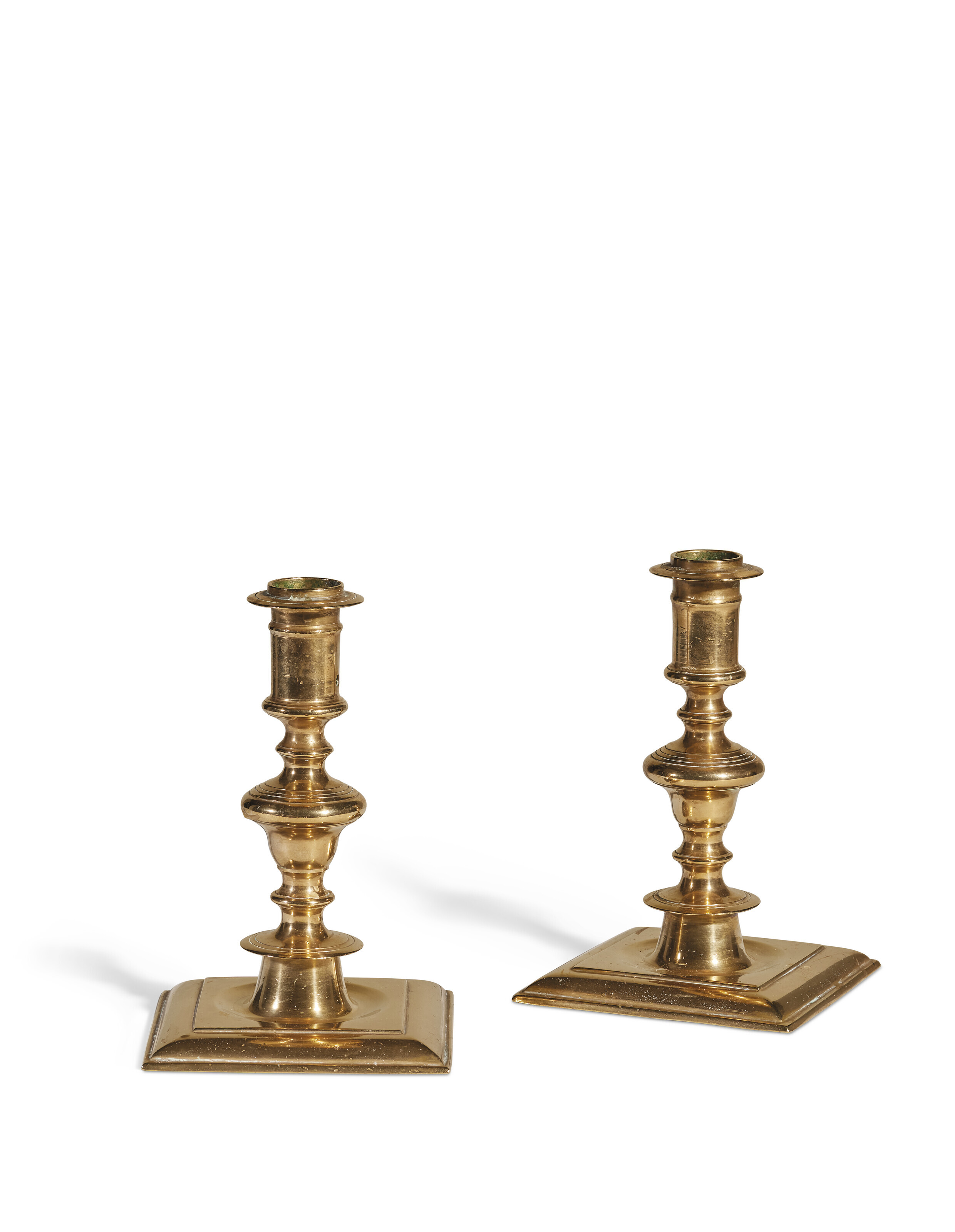 PAIRE DE FLAMBEAUX DE LA FIN DU XVIIe SIECLE, | Christie’s