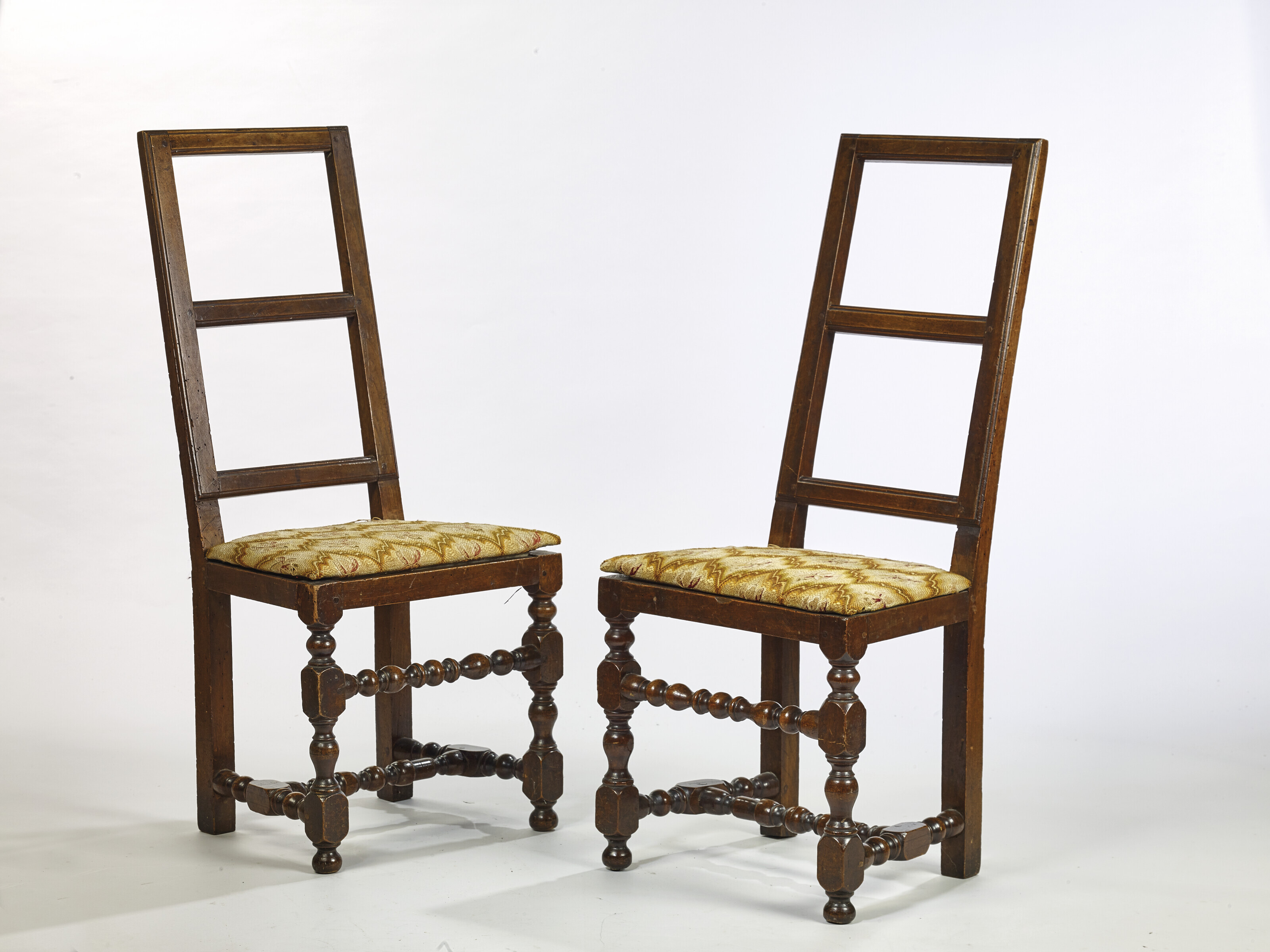 PAIRE DE CHAISES DE STYLE LOUIS XIII, XIXe SIECLE, PROBABLEMENT ALSACE ...