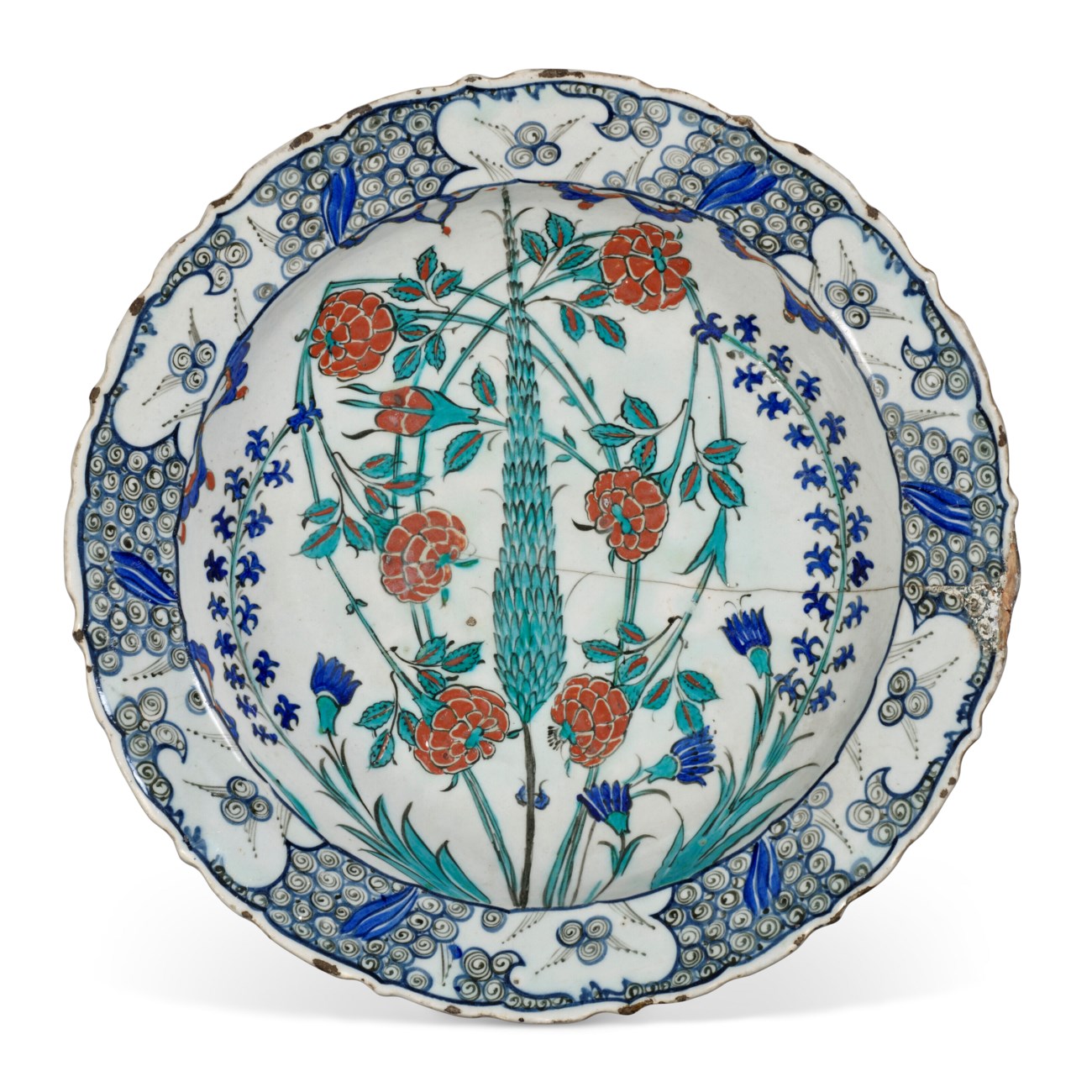 AN IZNIK POTTERY DISH, OTTOMAN TURKEY, CIRCA 1570 | Christie's