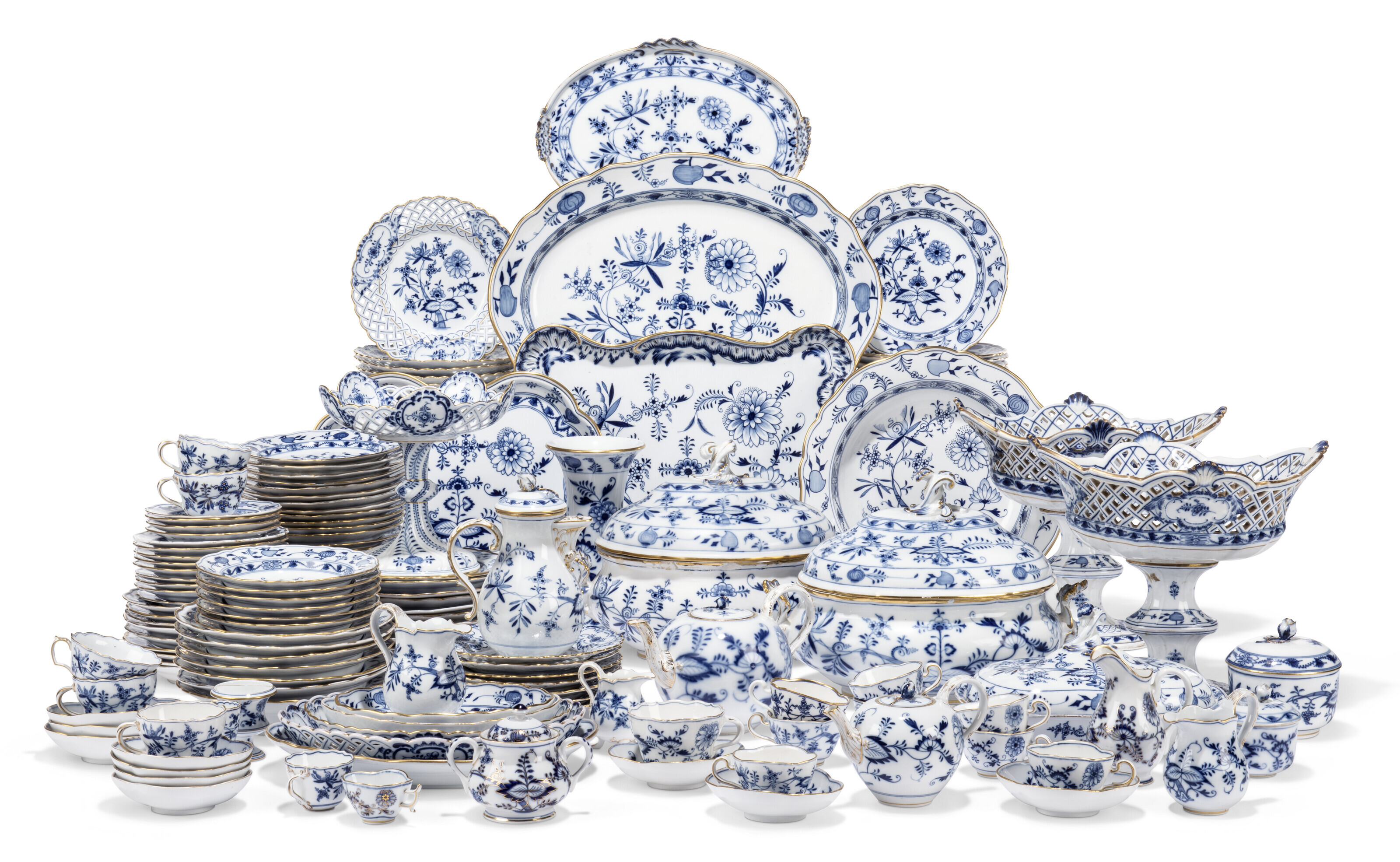 A MEISSEN PORCELAIN BLUE 'ONION' PATTERN COMPOSITE PART TABLE-SERVICE ...