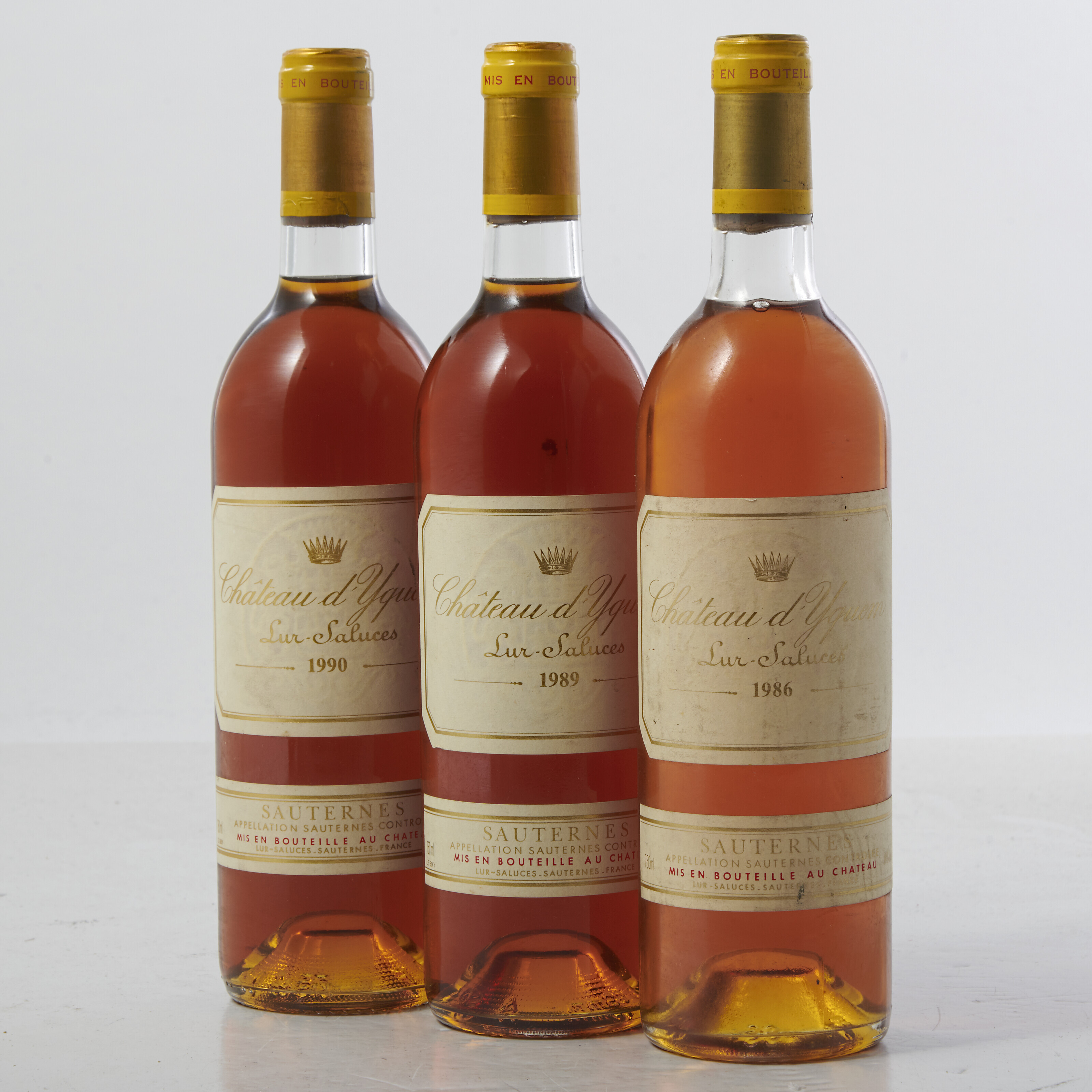 Mixed d'Yquem 1986-1990, Château d'Yquem 1986One scuffed capsule. Bin ...