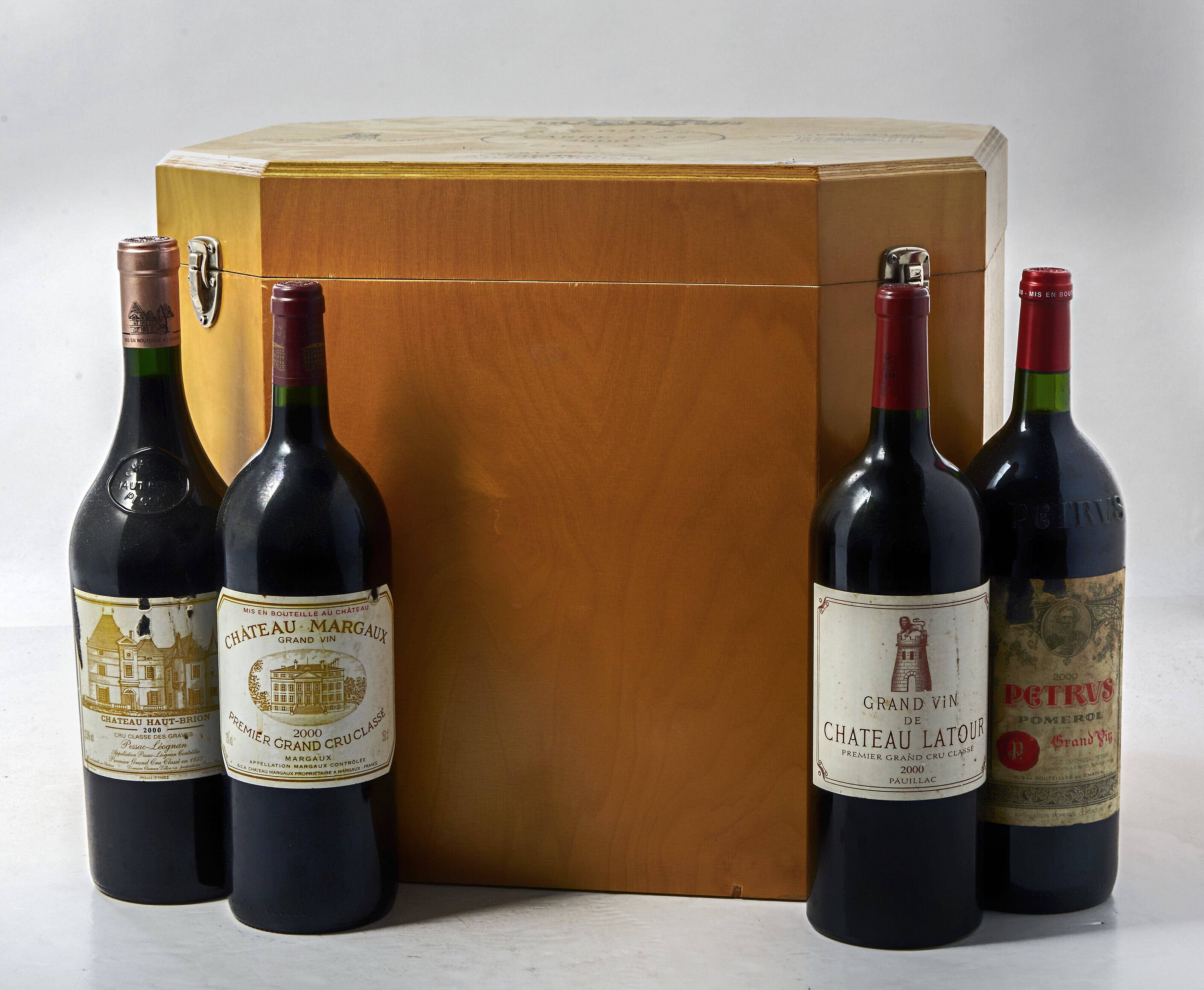 Duclot Collection Carré d'As, Château Latour 2000Bin-soiled and scuffed ...