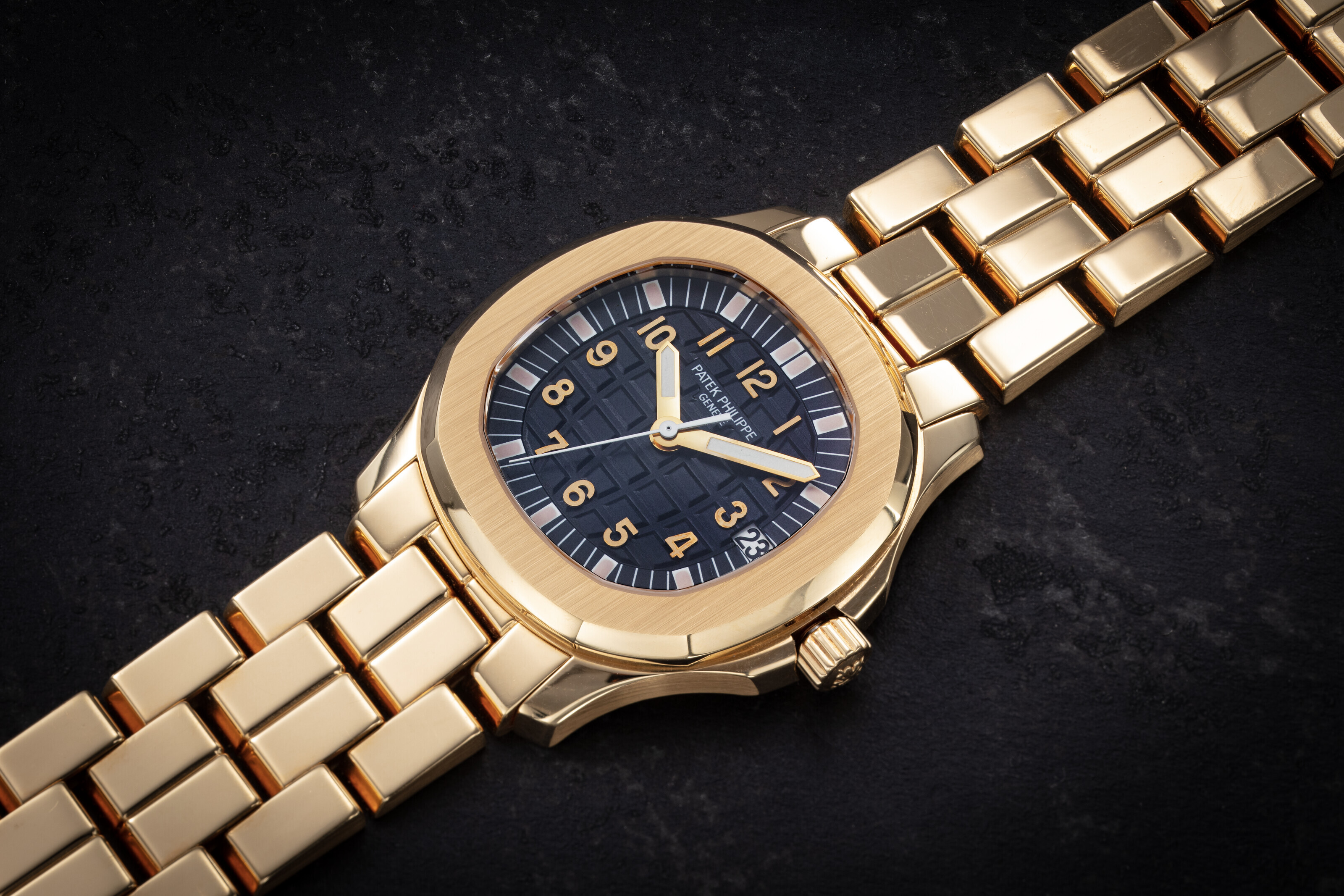 PATEK PHILIPPE, AQUANAUT REF. 5066/1J, AN ATTRACTIVE GOLD AUTOMATIC ...