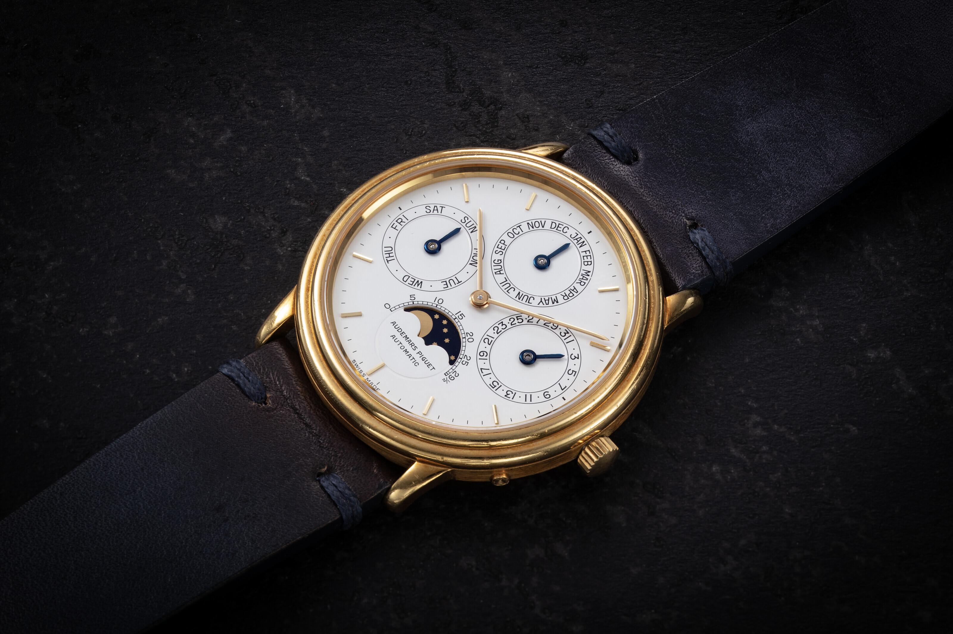 AUDEMARS PIGUET, REF. 25548BA, A FINE GOLD AUTOMATIC PERPETUAL CALENDAR ...