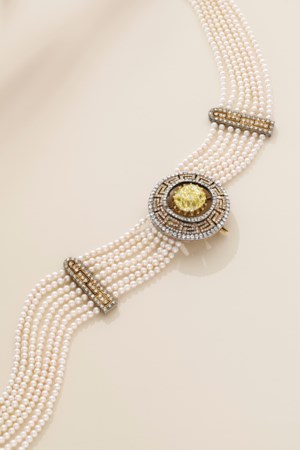 ANTIQUE COLOURED DIAMOND AND DIAMOND BROOCH / CHOKER | Christie's