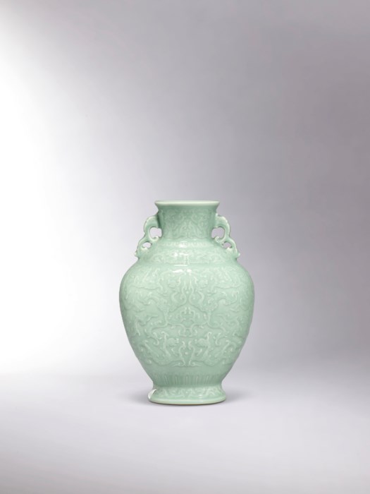 A FINE AND EXCEPTIONALLY RARE CELADON-GLAZED ‘KUI DRAGON’ VASE